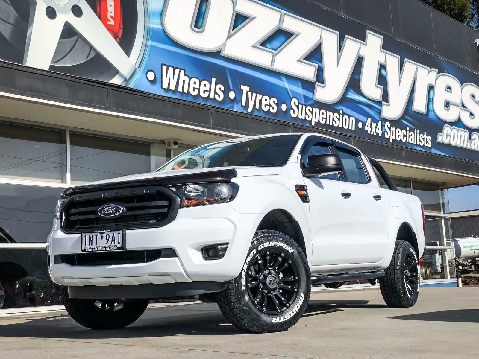 Ford ranger hussla ambush matte black #1027