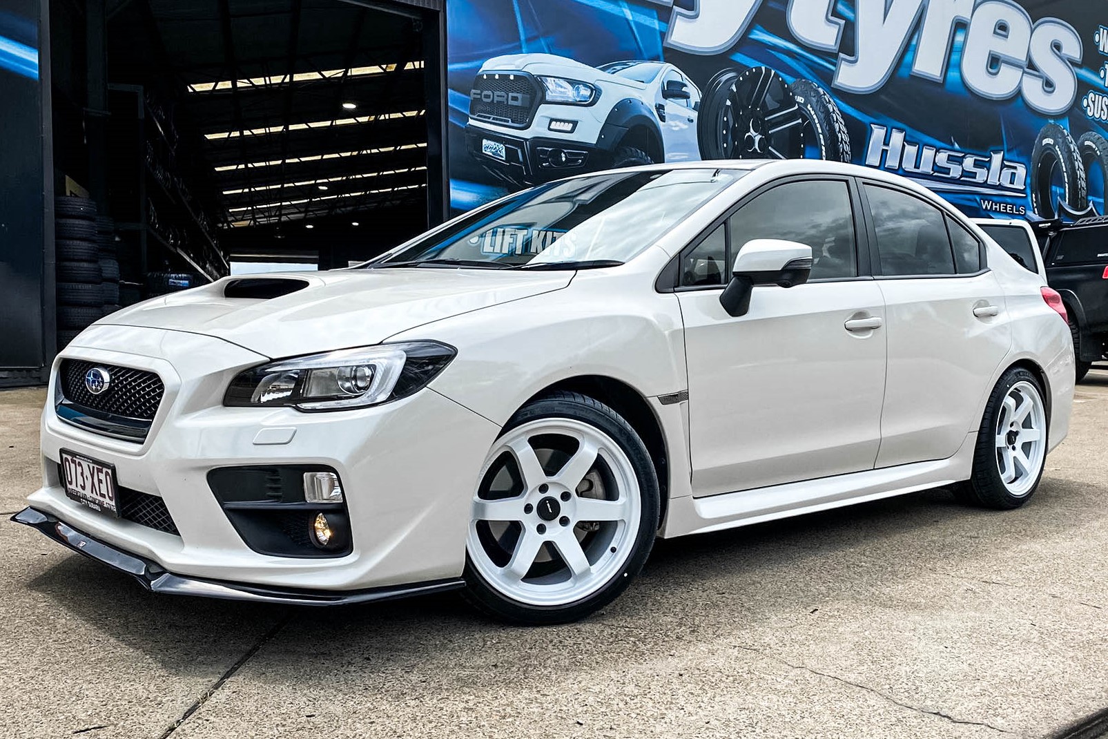 SUBARU WRX AVID AV-06 GLOSS WHITE Wheel #10304