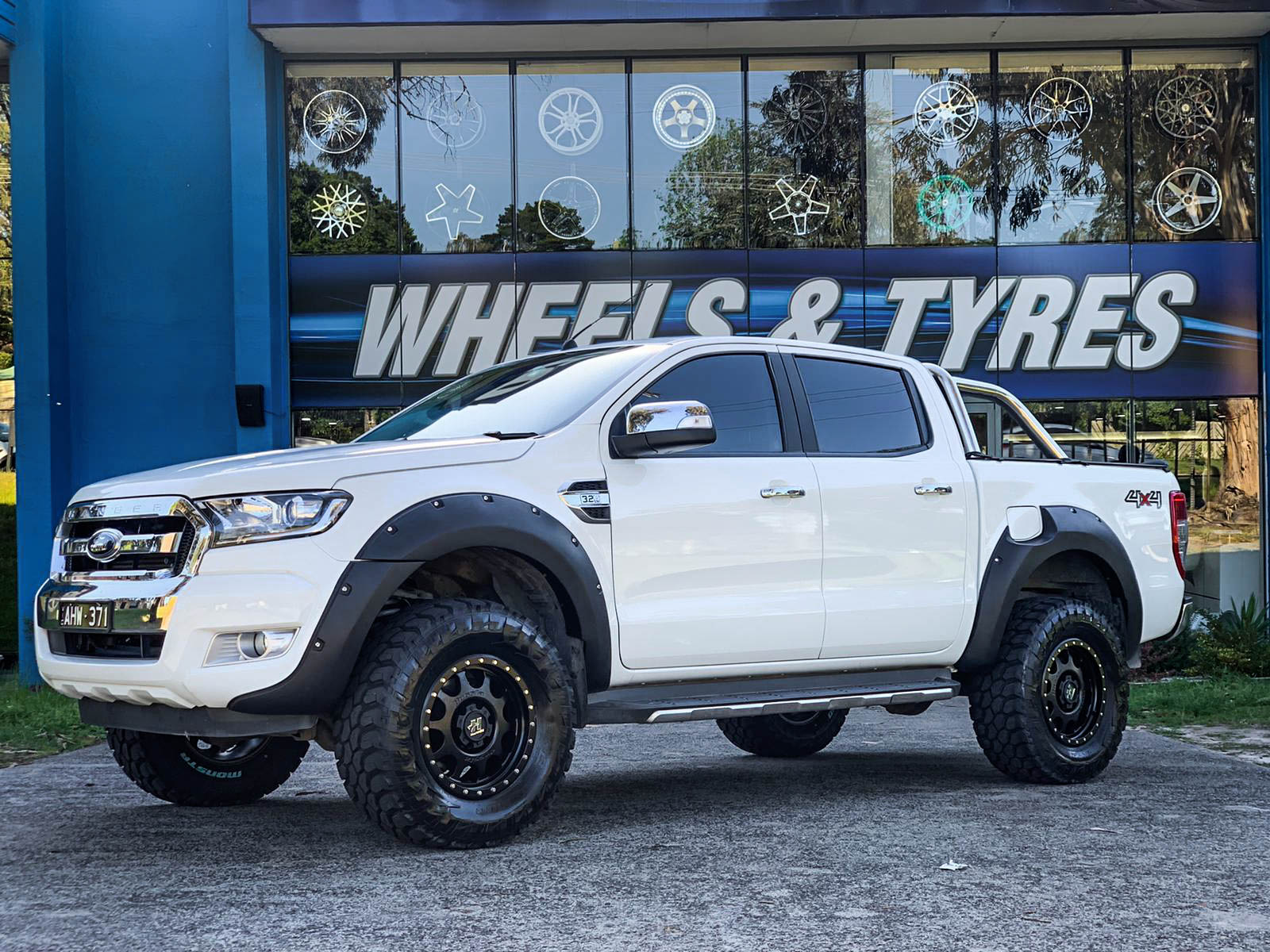FORD RANGER HUSSLA RAPTOR MATTE BLACK #1042