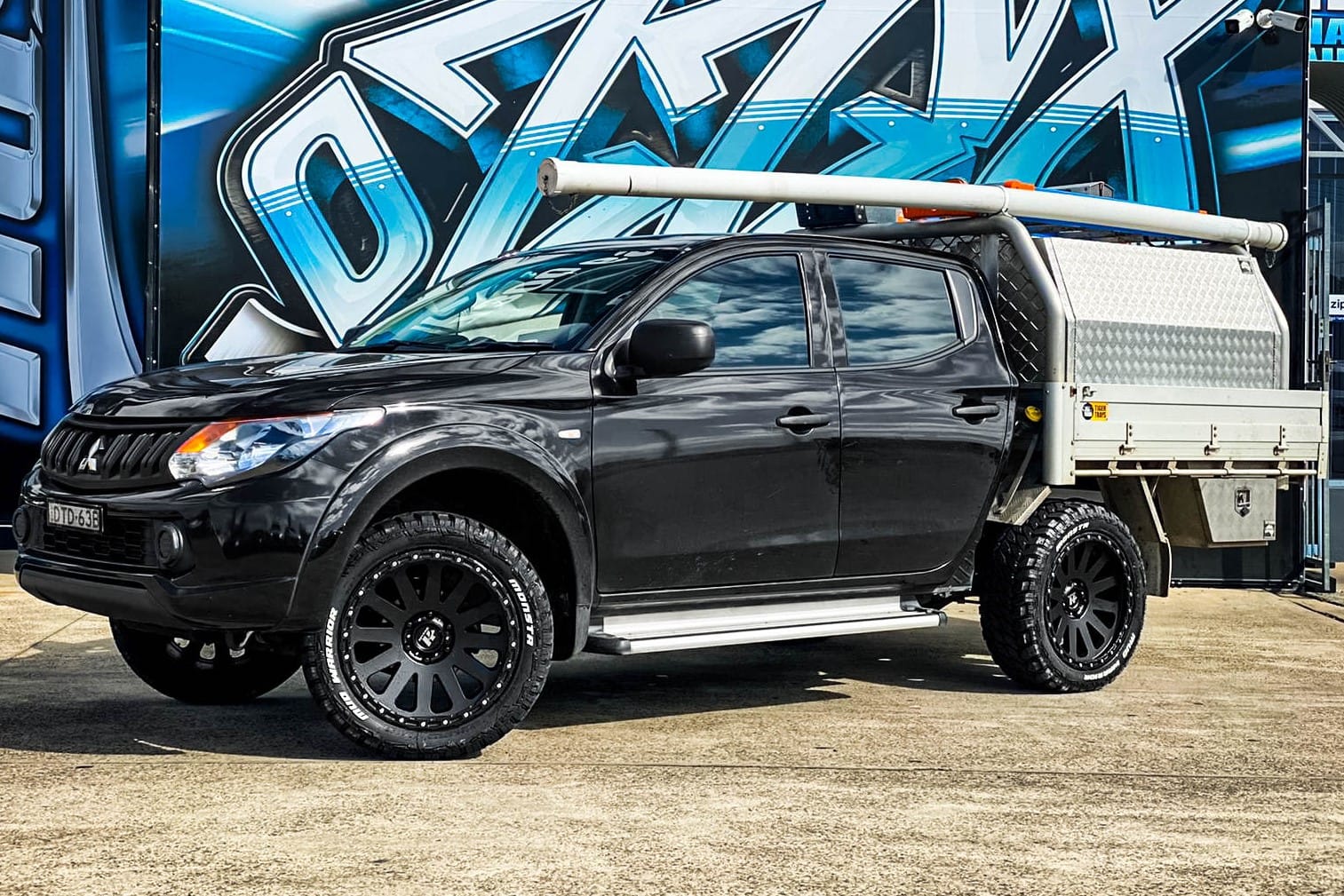 MITSUBISHI TRITON HUSSLA HARDROCK MATTE BLACK CHROME BOLTS Wheel #11033