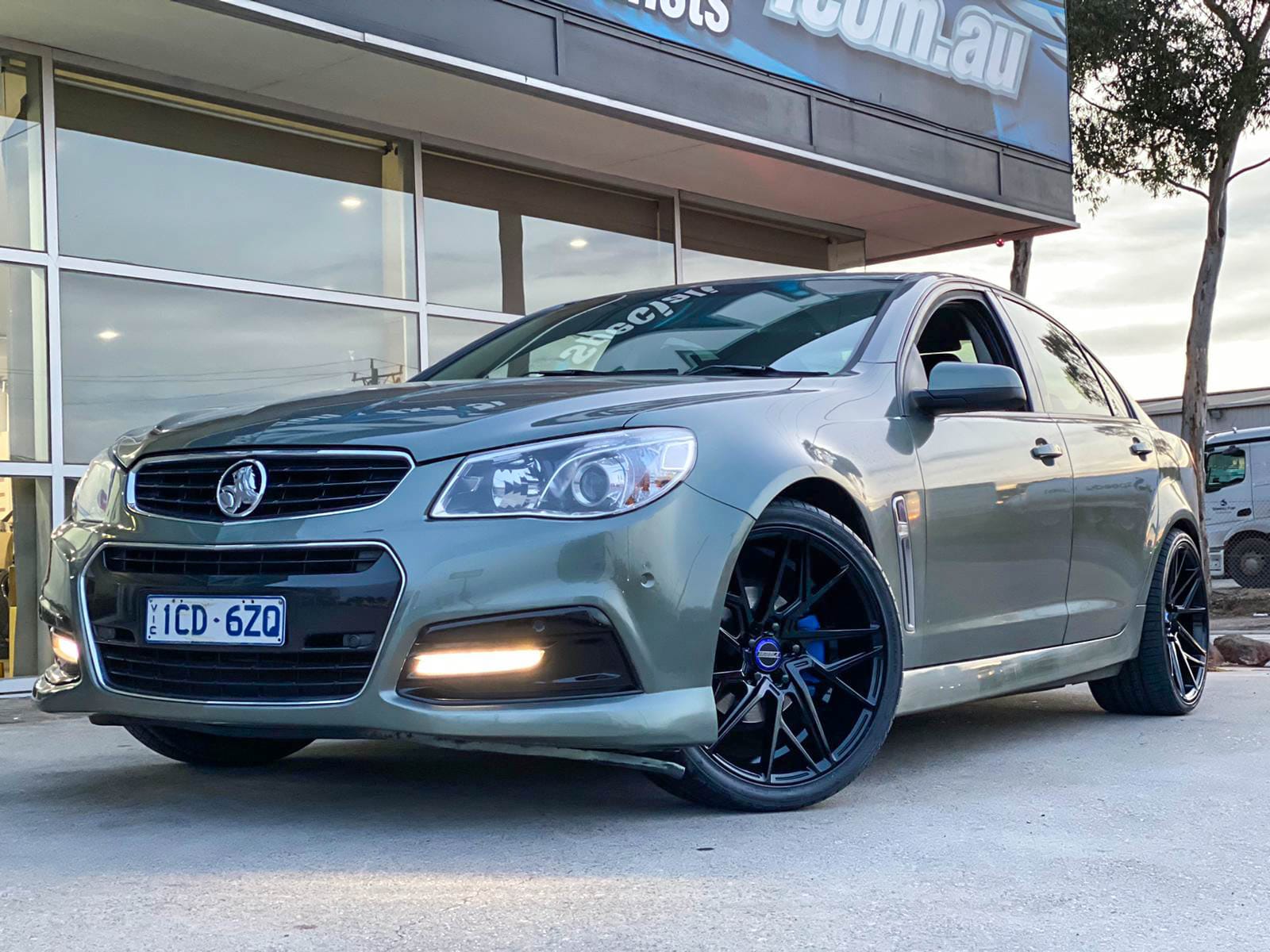 Holden commodore hussla jacques gloss black #1105