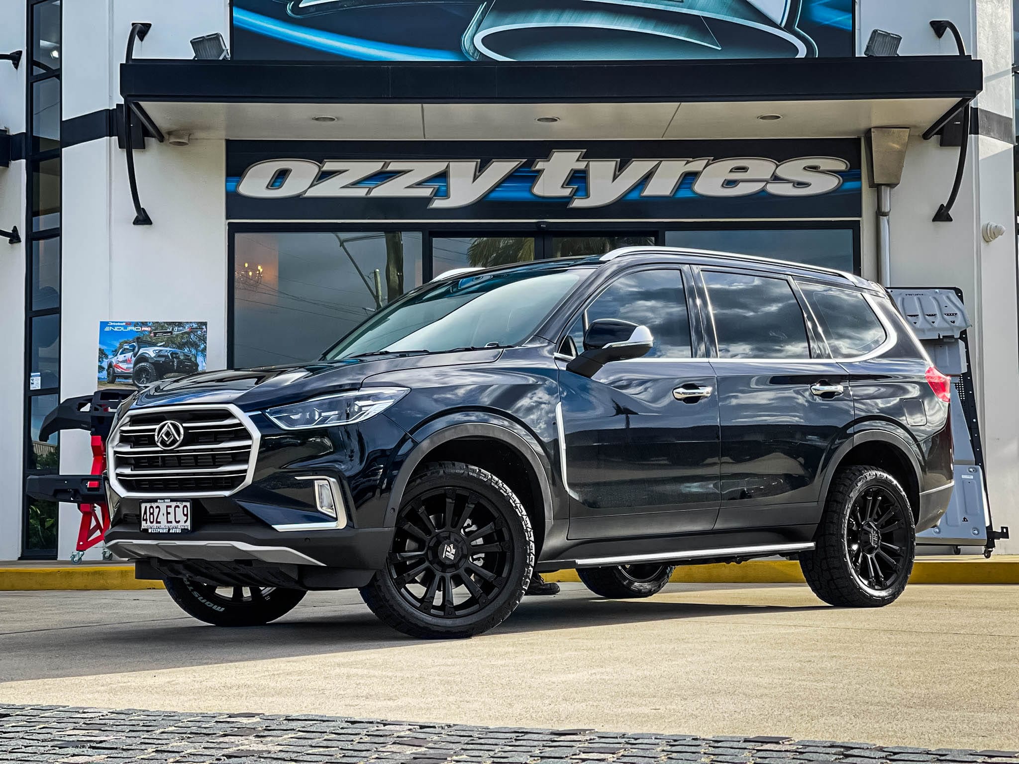 ldv d90 hussla ambush matte black wheel #11275