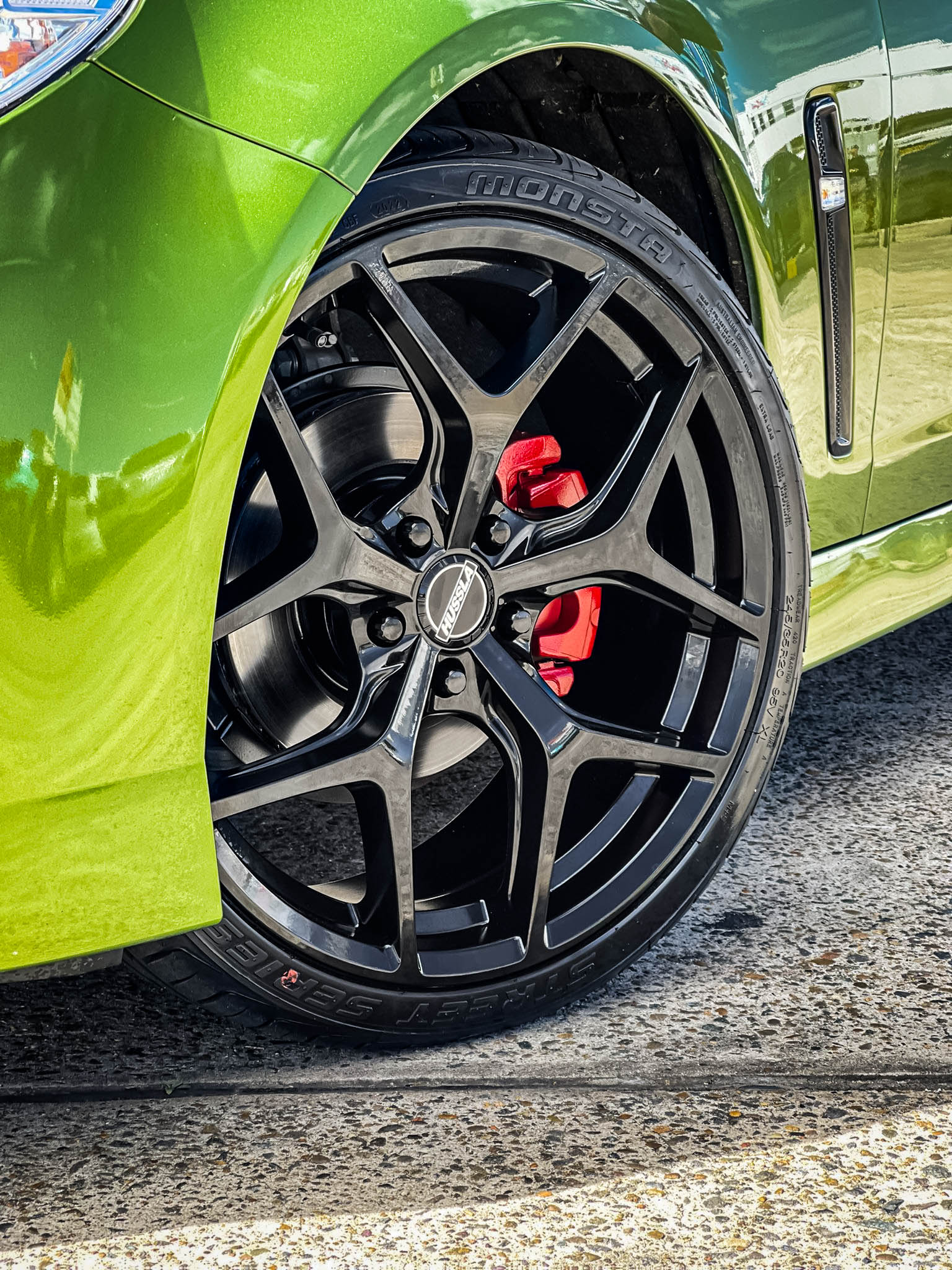holden commodore hussla flex gloss black wheel #12138