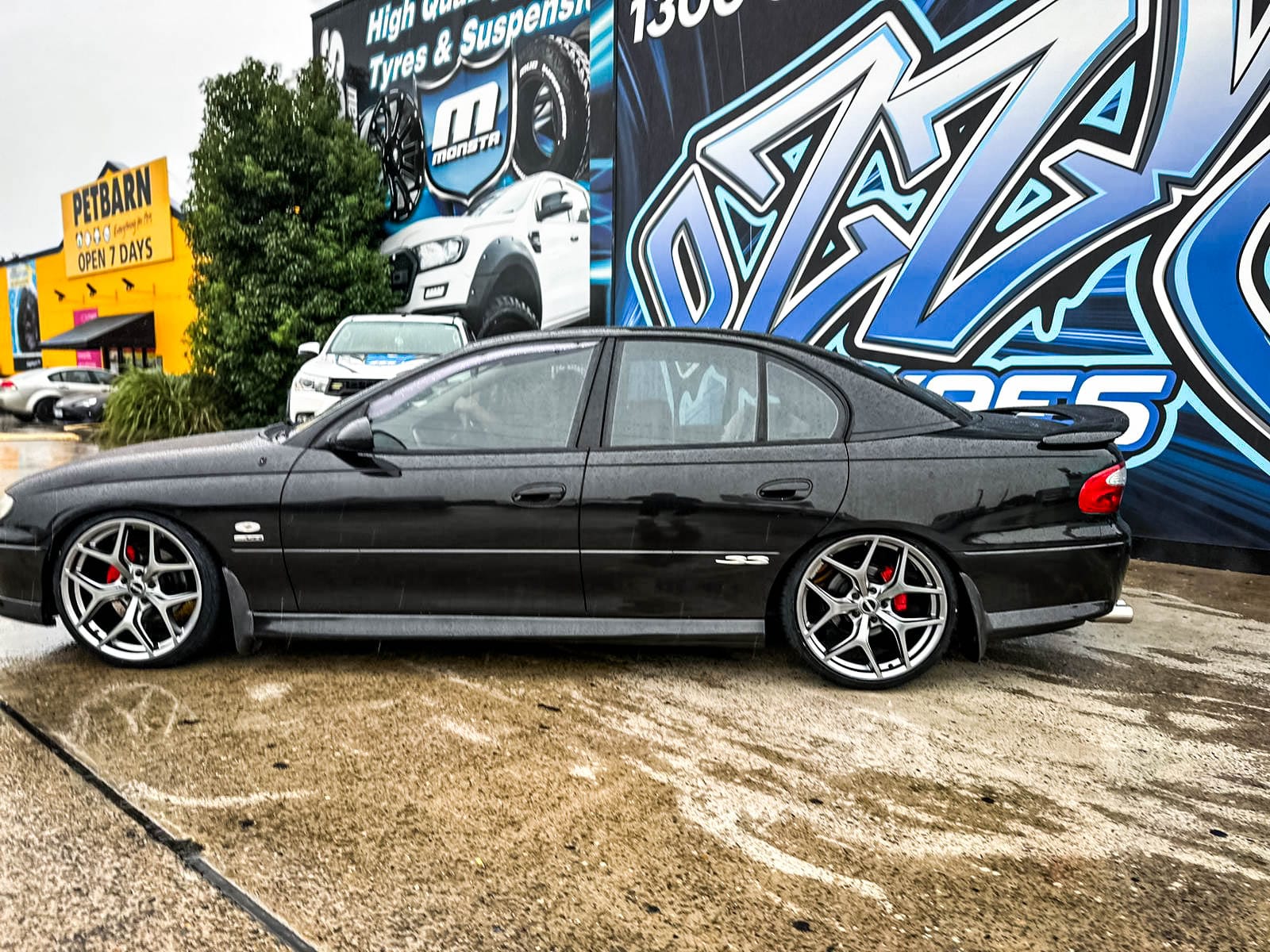 holden commodore hussla flex hyper black wheel #12788