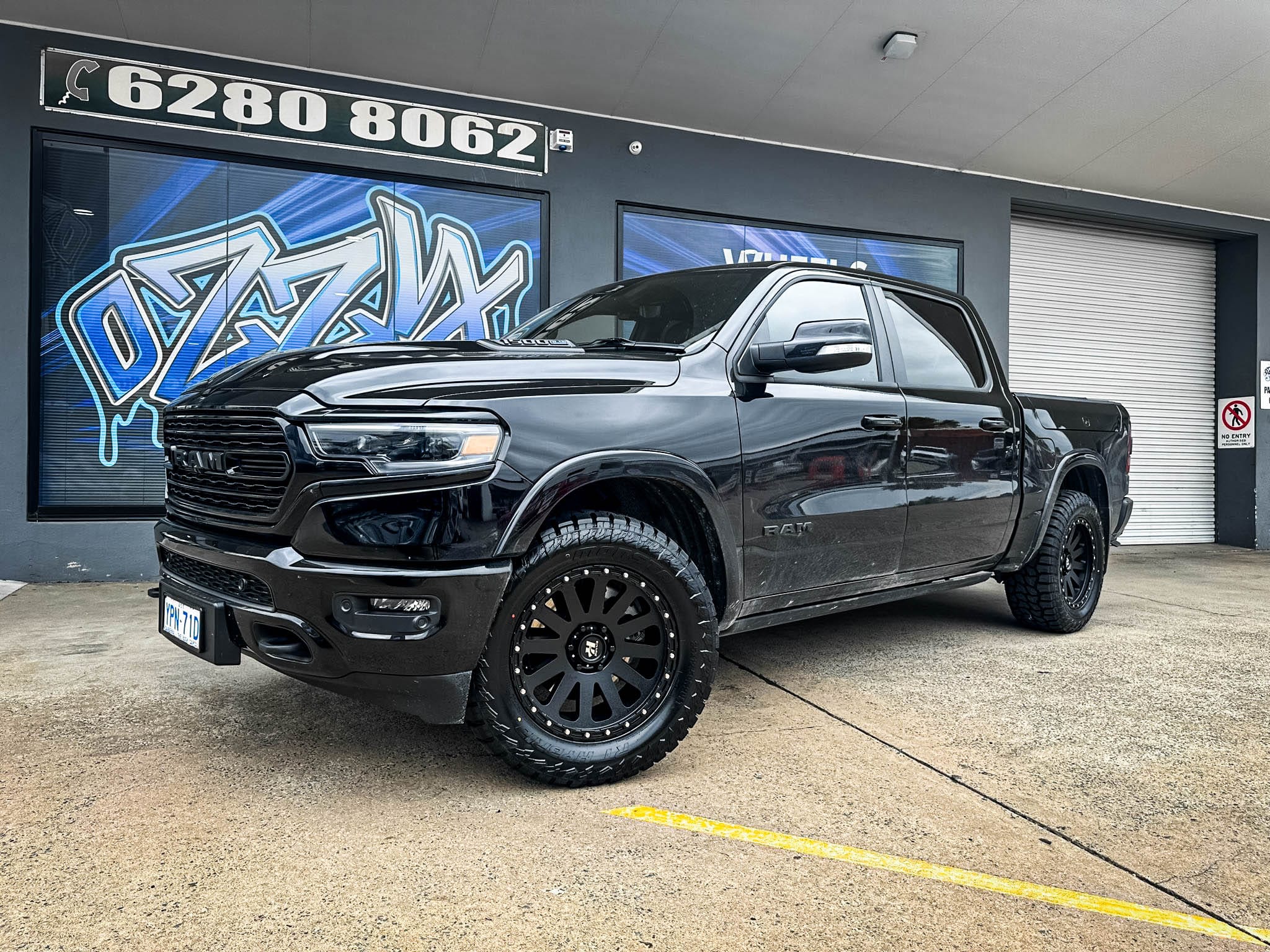 RAM 1500 HUSSLA HARDROCK MATTE BLACK CHROME BOLTS Wheel #12848