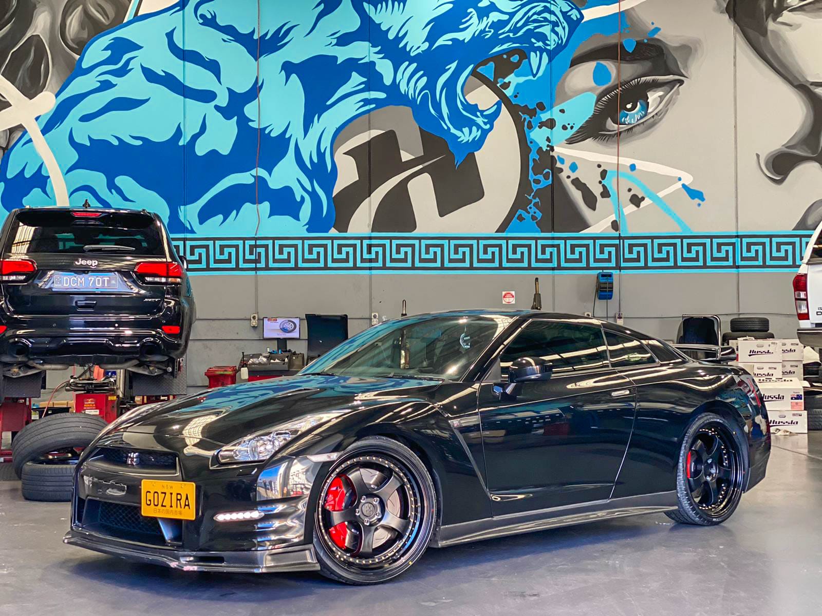 Nissan gt-r hussla zen matte black gold rivets gloss black lip #1369