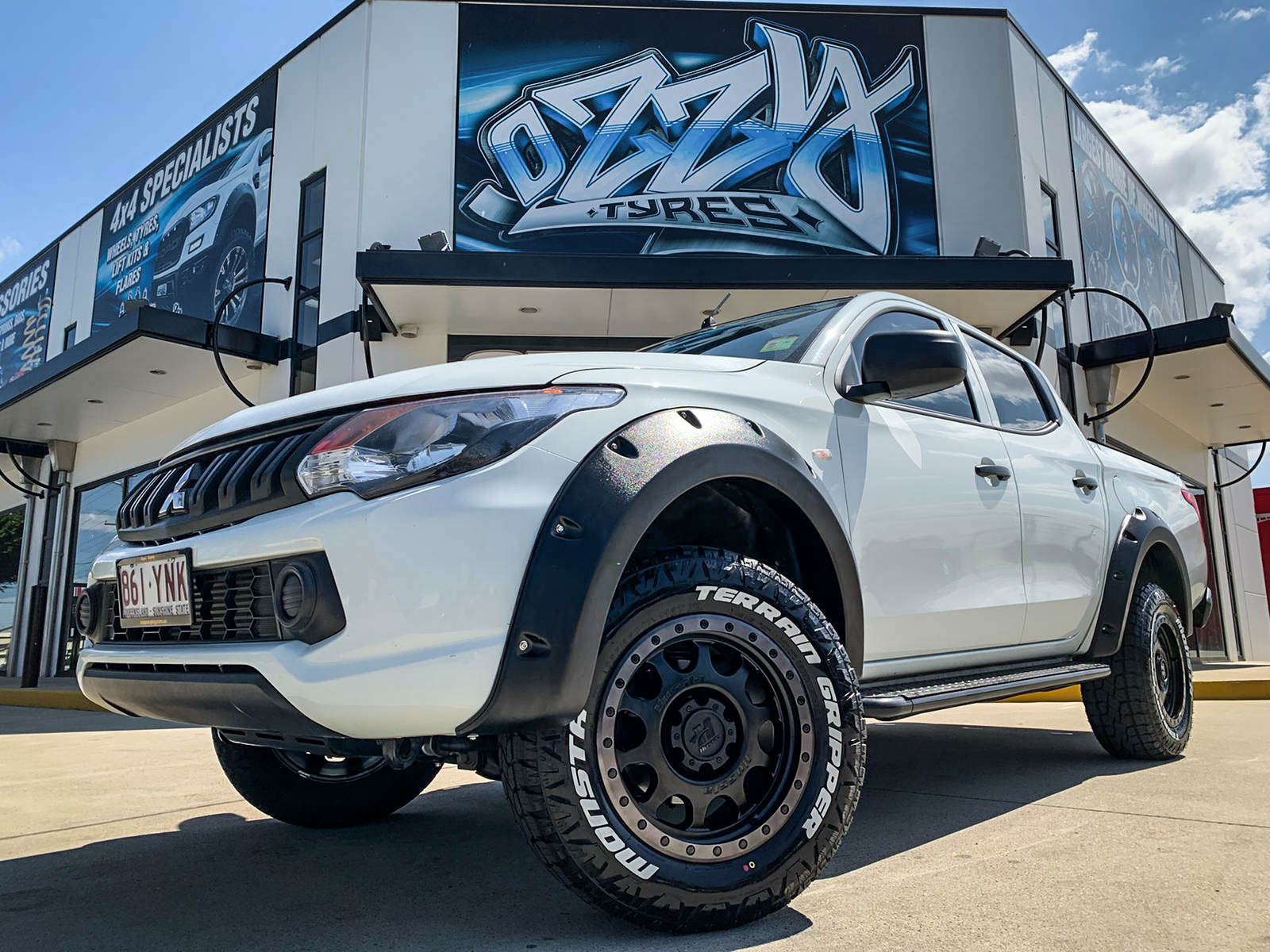 MITSUBISHI TRITON HUSSLA RAPTOR MATTE BLACK DARK TINT LIP BLACK BOLTS #1421