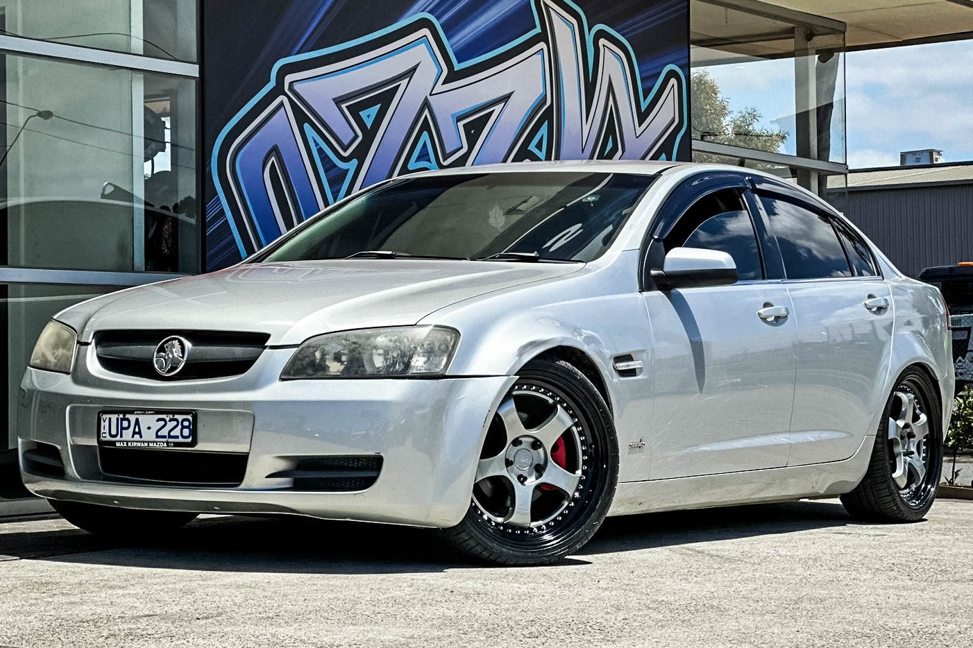holden commodore hussla zen gunmetal grey chrome rivets black lip wheel ...