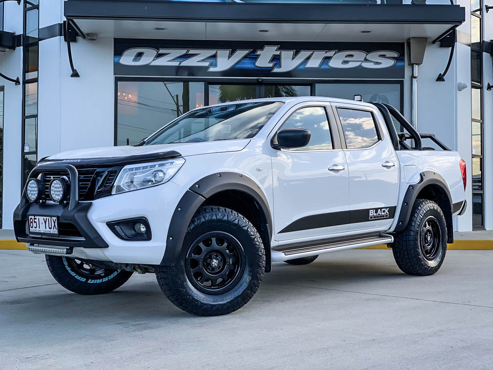 NISSAN NAVARA HUSSLA RAPTOR MATTE BLACK #1464