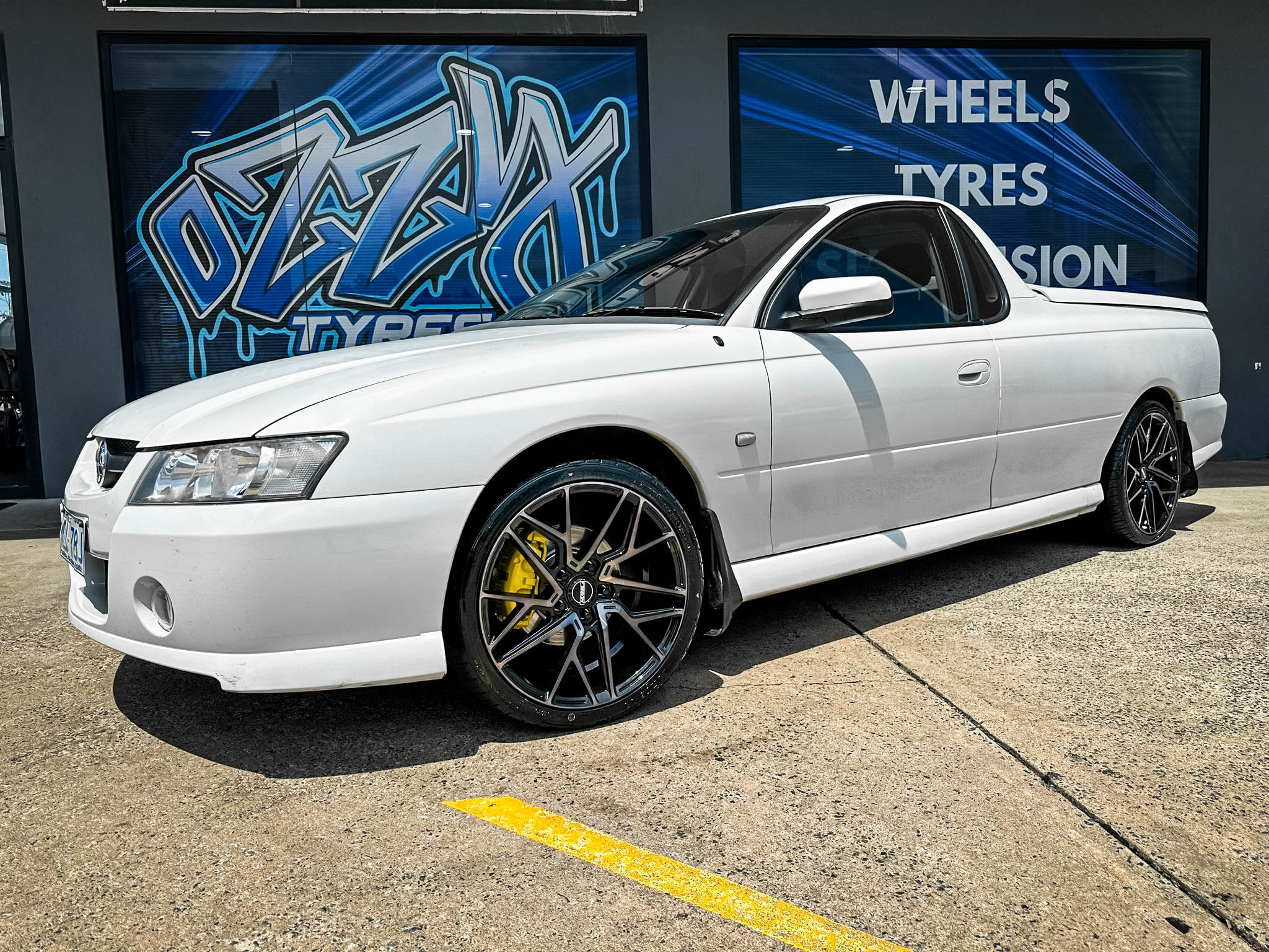 holden commodore hussla jacques gloss black dark tint wheel #14723