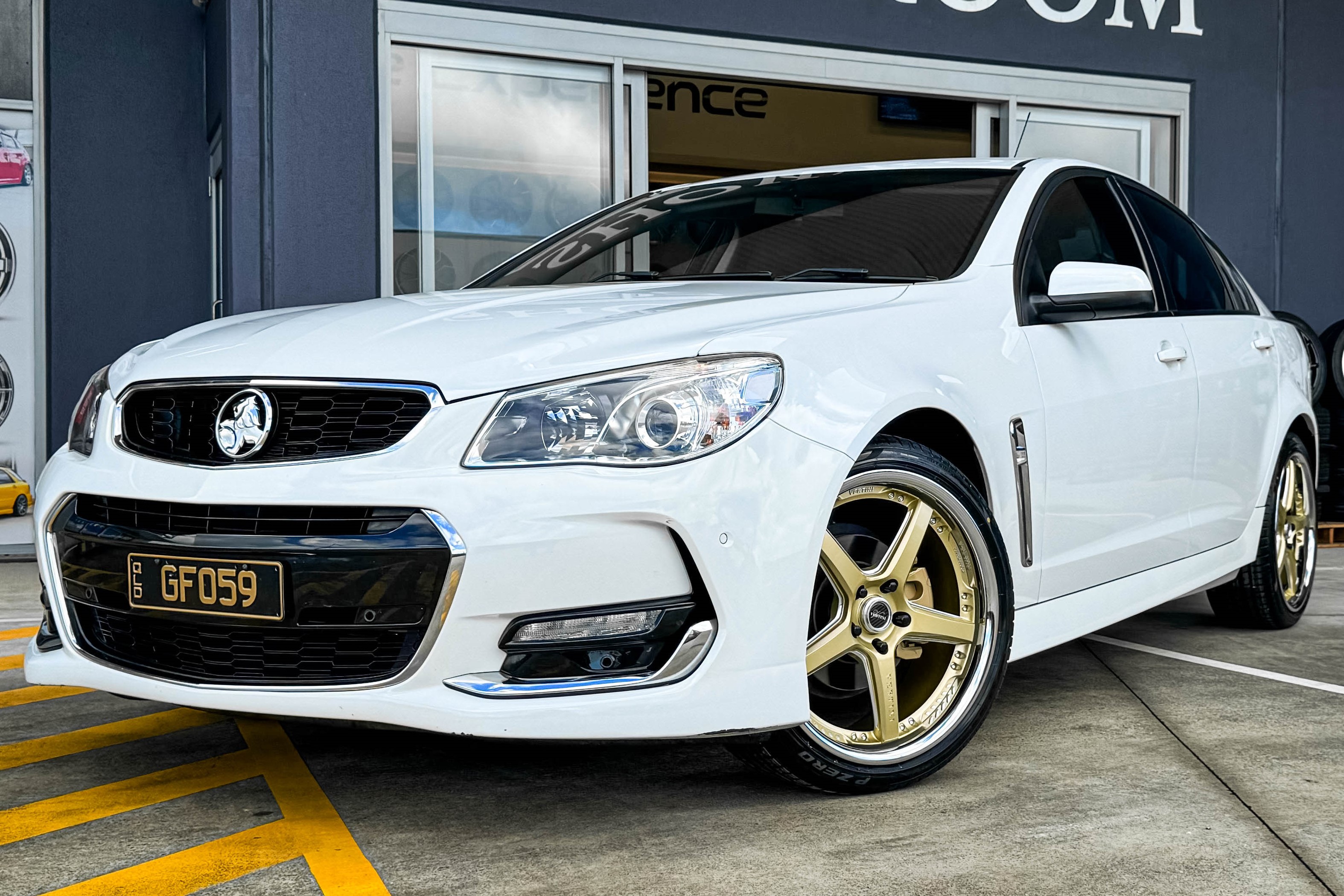 HOLDEN COMMODORE VERTINI DRIFT GOLD CHROME LIP Wheel #14795