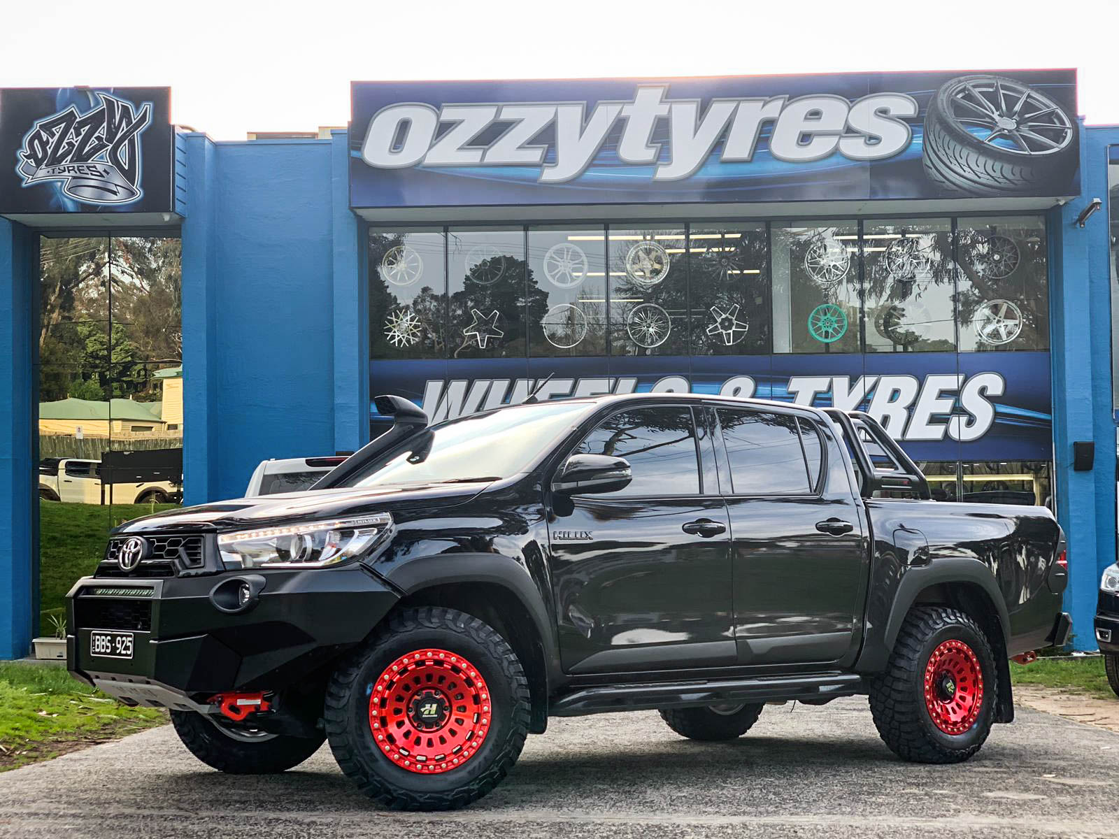 TOYOTA HILUX HUSSLA STRIKEFORCE CANDY RED #1536