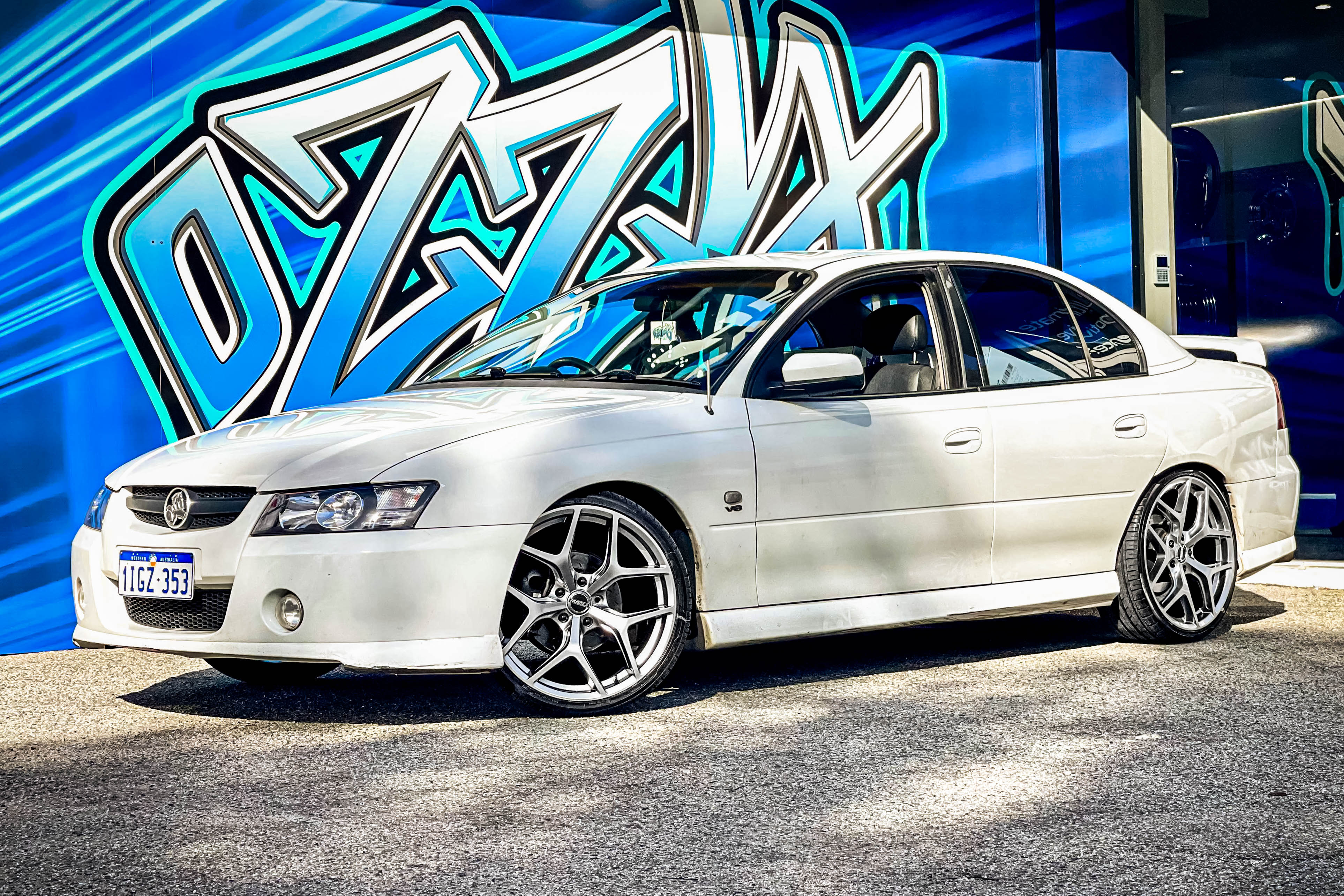 holden commodore hussla flex hyper black wheel #16183