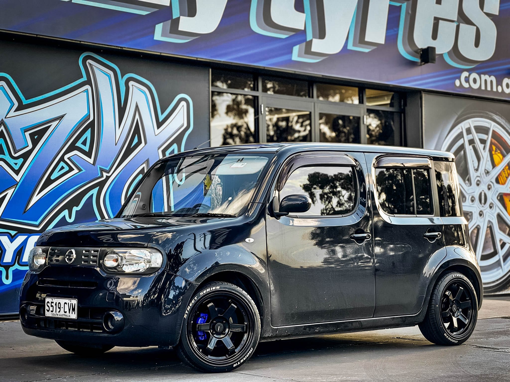 Black Nissan Cube