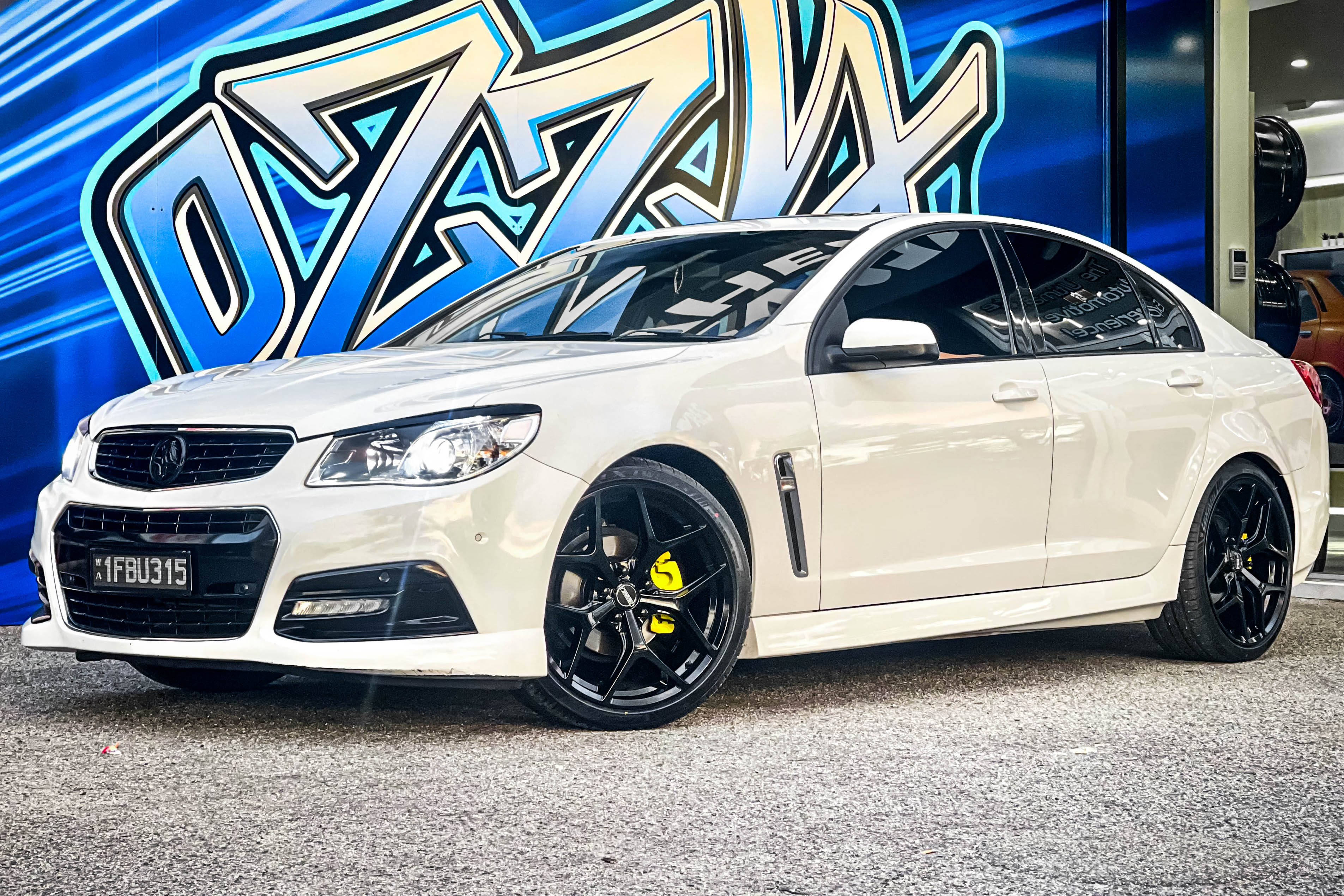 holden commodore hussla flex gloss black wheel #16464