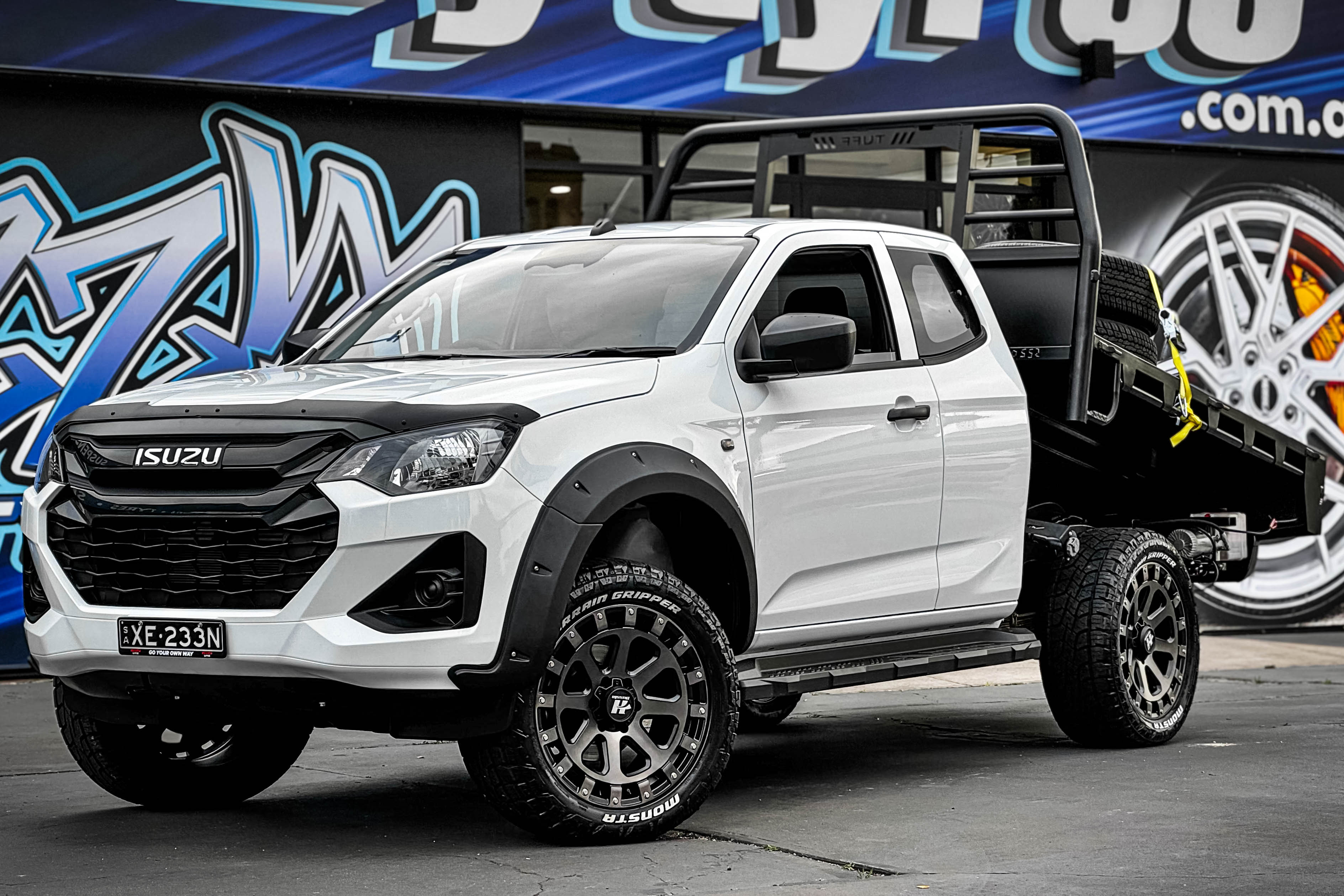 isuzu d-max hussla take over dark tint chrome bolts wheel #16777