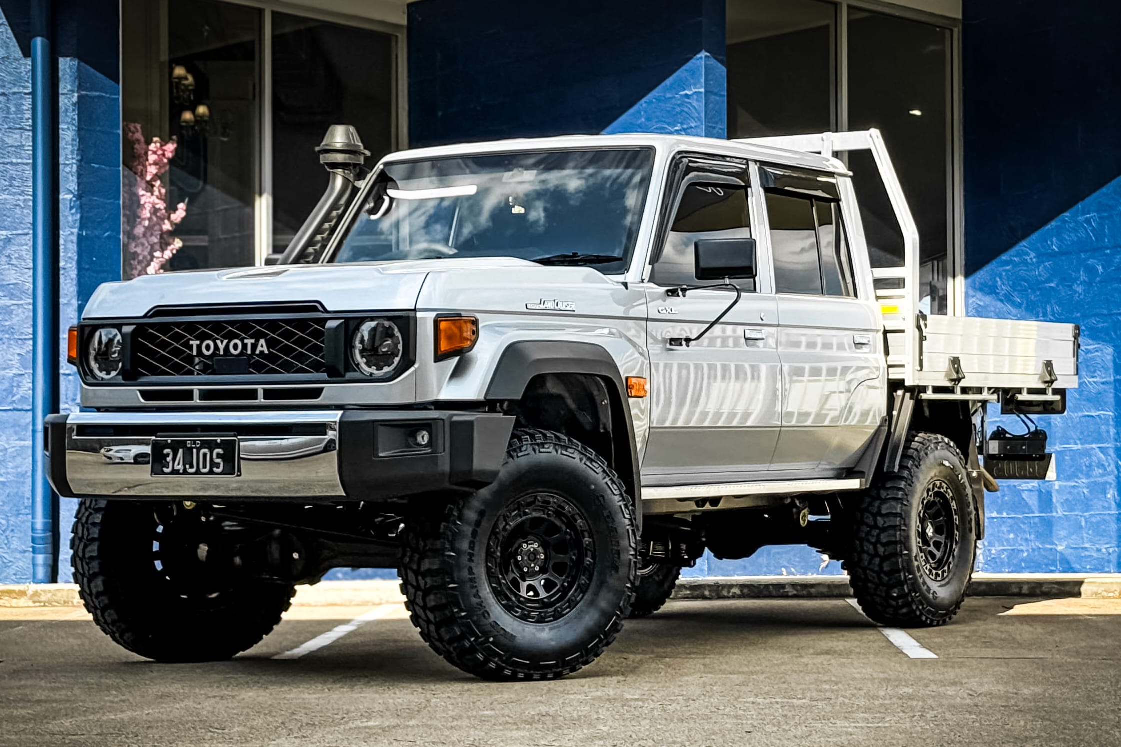 toyota land cruiser hussla invador full matte black black bolts wheel ...