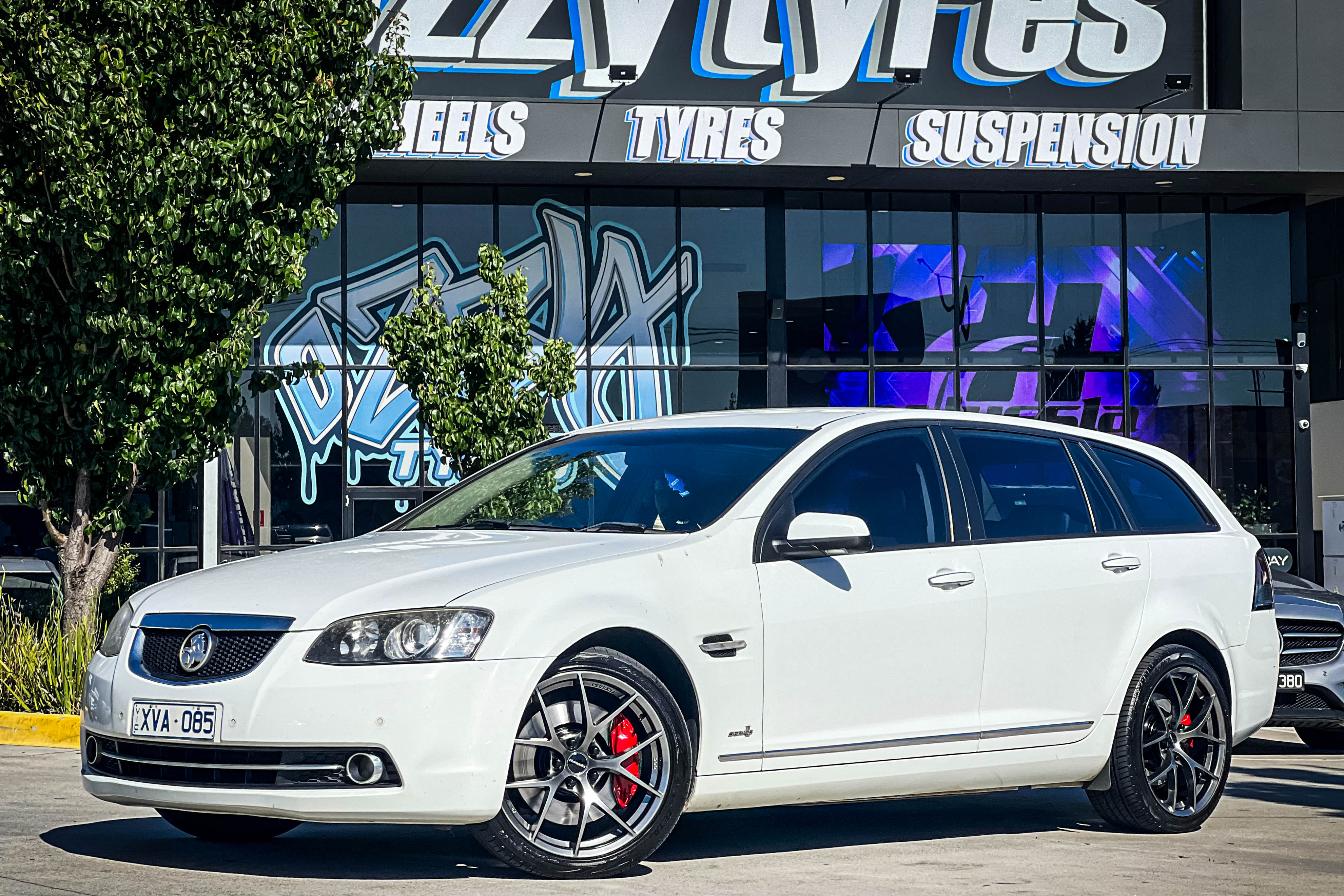 holden calais hussla forged b5 diamond black wheel #17644