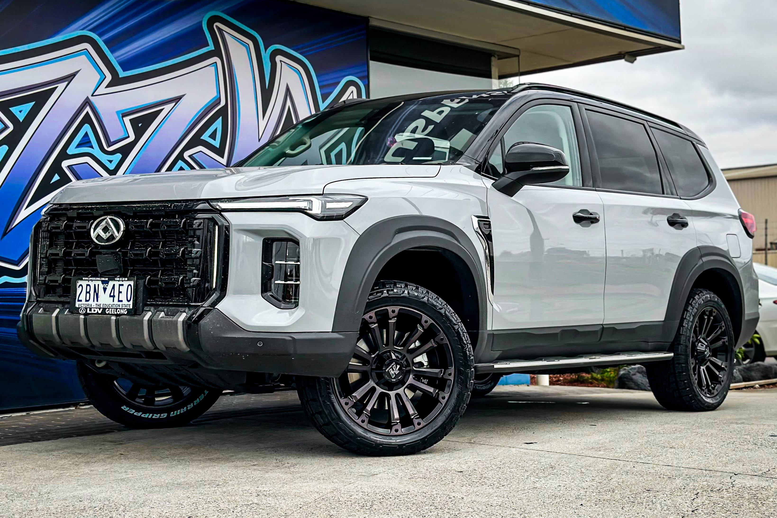 ldv d90 hussla ambush gloss black dark tint face wheel #18562