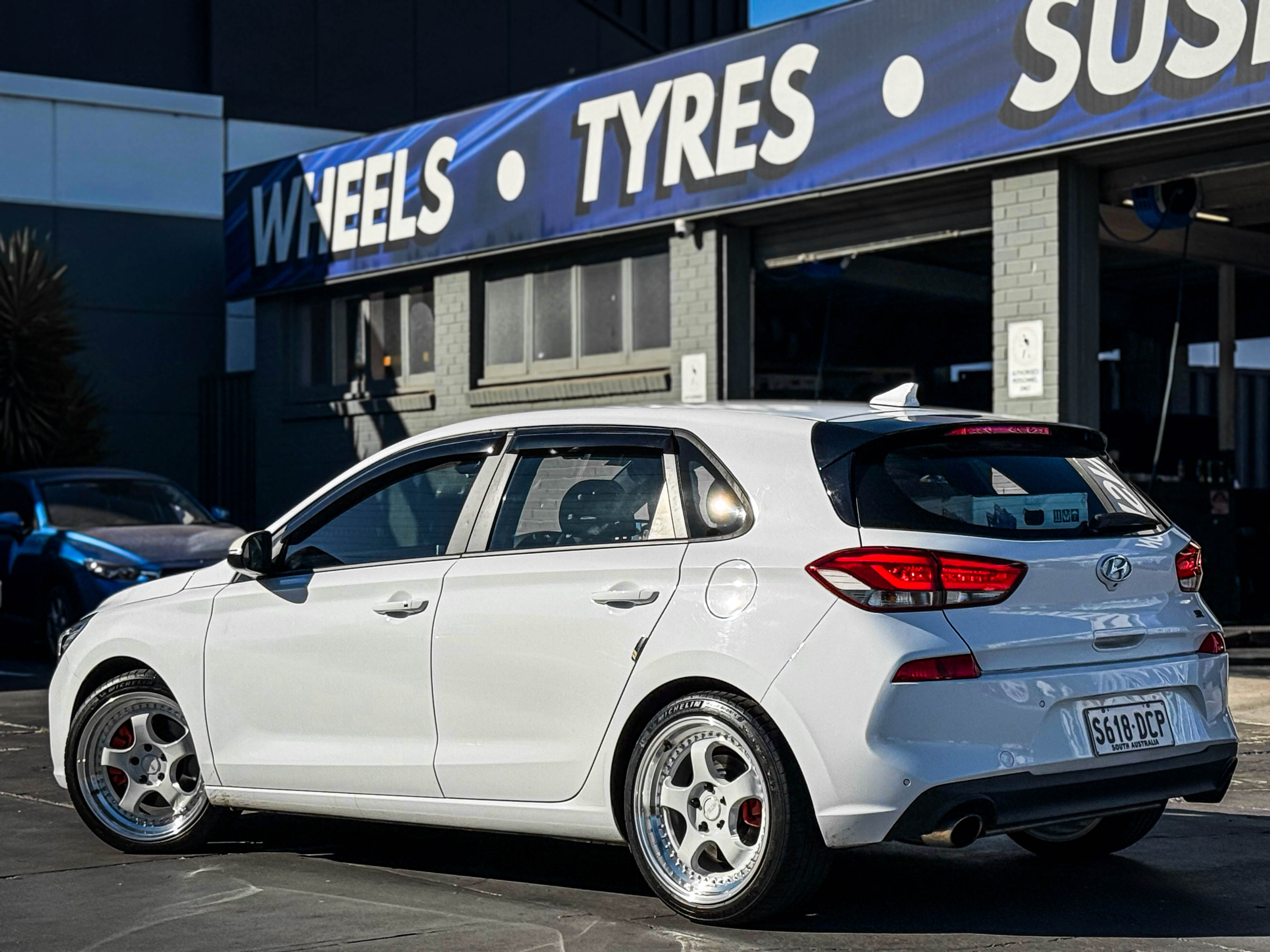 hyundai i30 hussla zen gloss white centre polished lip wheel #18899