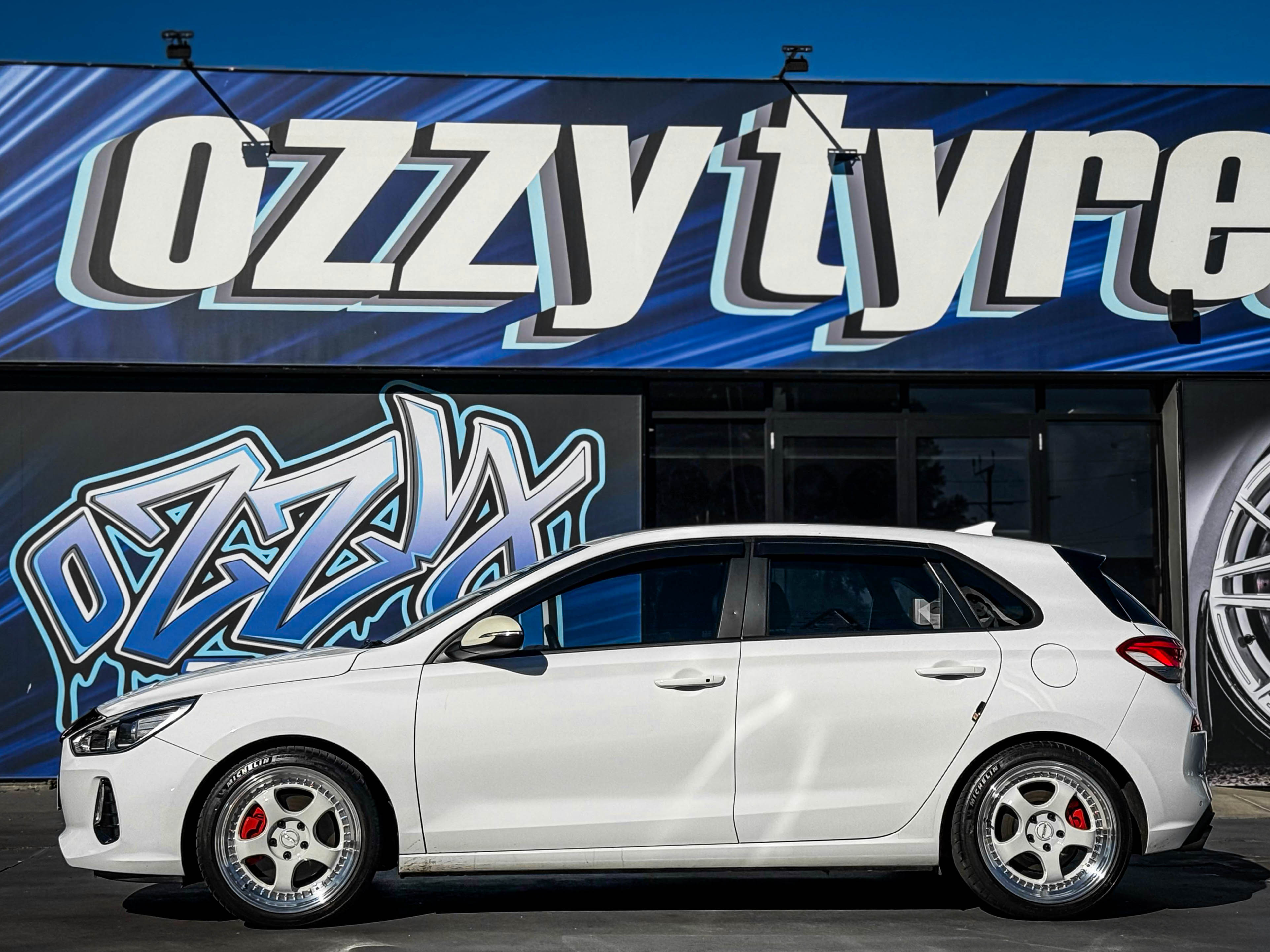 hyundai i30 hussla zen gloss white centre polished lip wheel #18899