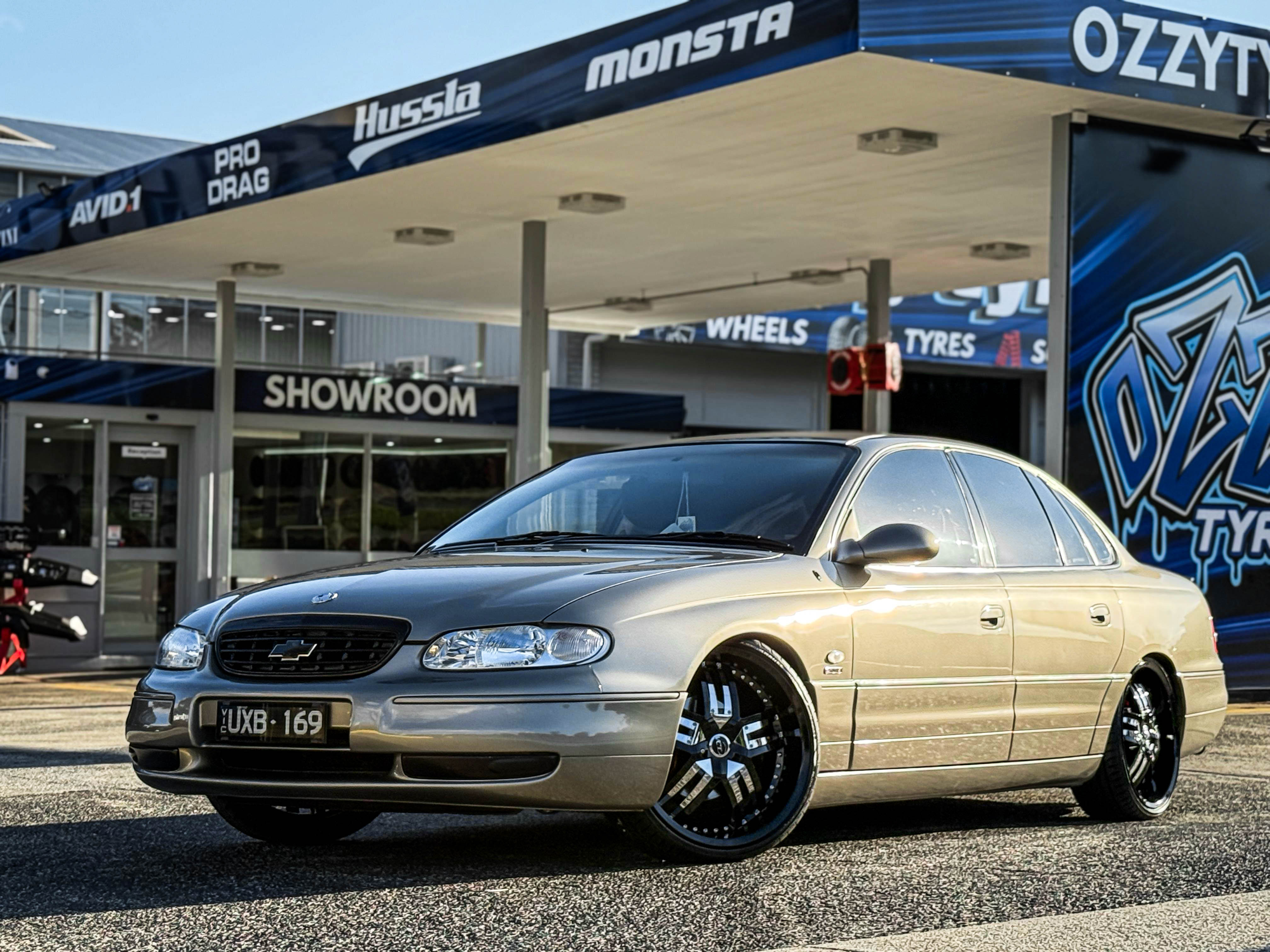 HOLDEN STATESMAN VCT LOMBARDI BLACK CHROME INSERTS Wheel #19075