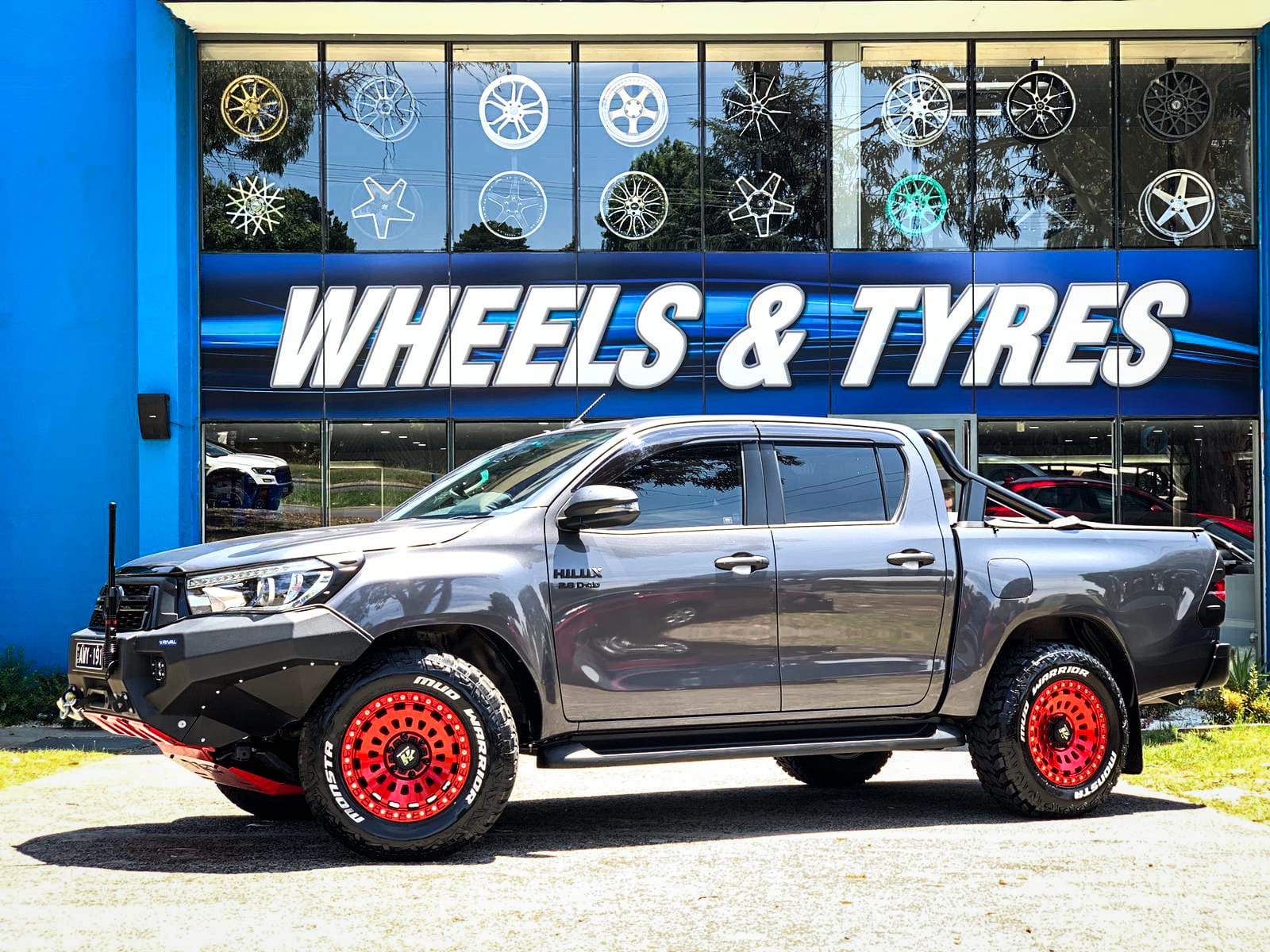 Toyota hilux hussla strikeforce candy red #1976