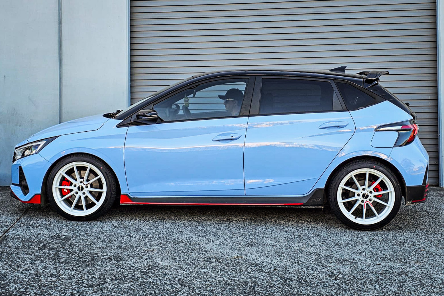 hyundai i20 n hussla zenki gloss white candy red accent wheel #20692