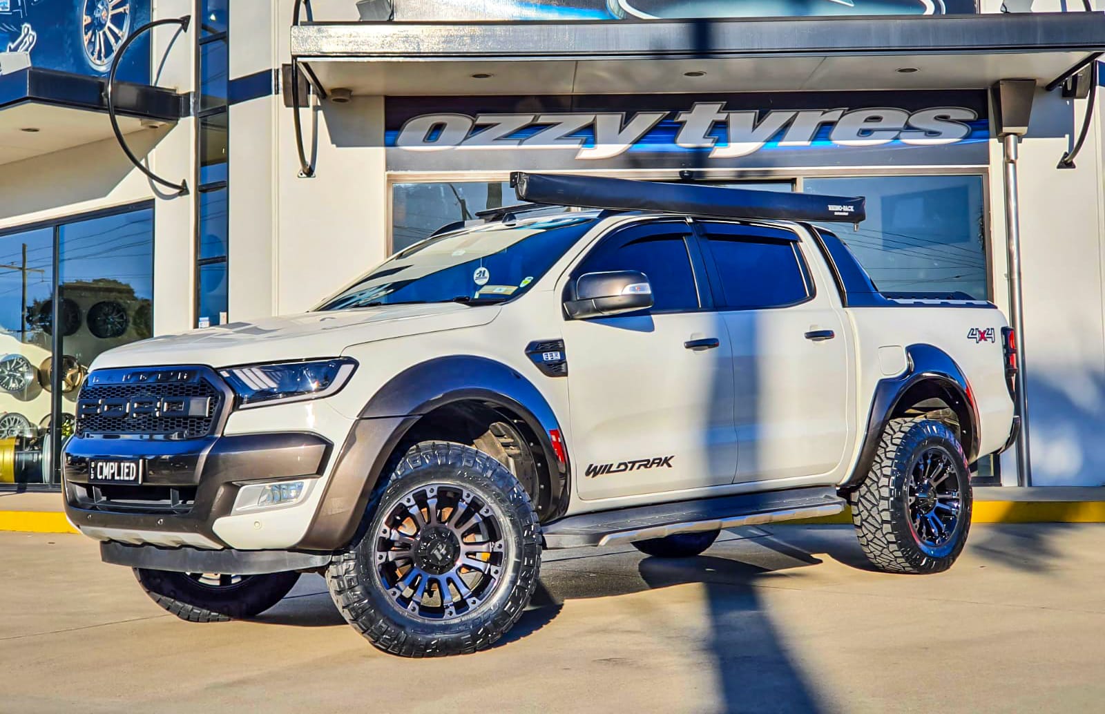 Ford ranger hussla ambush gloss black dark tint face #2114