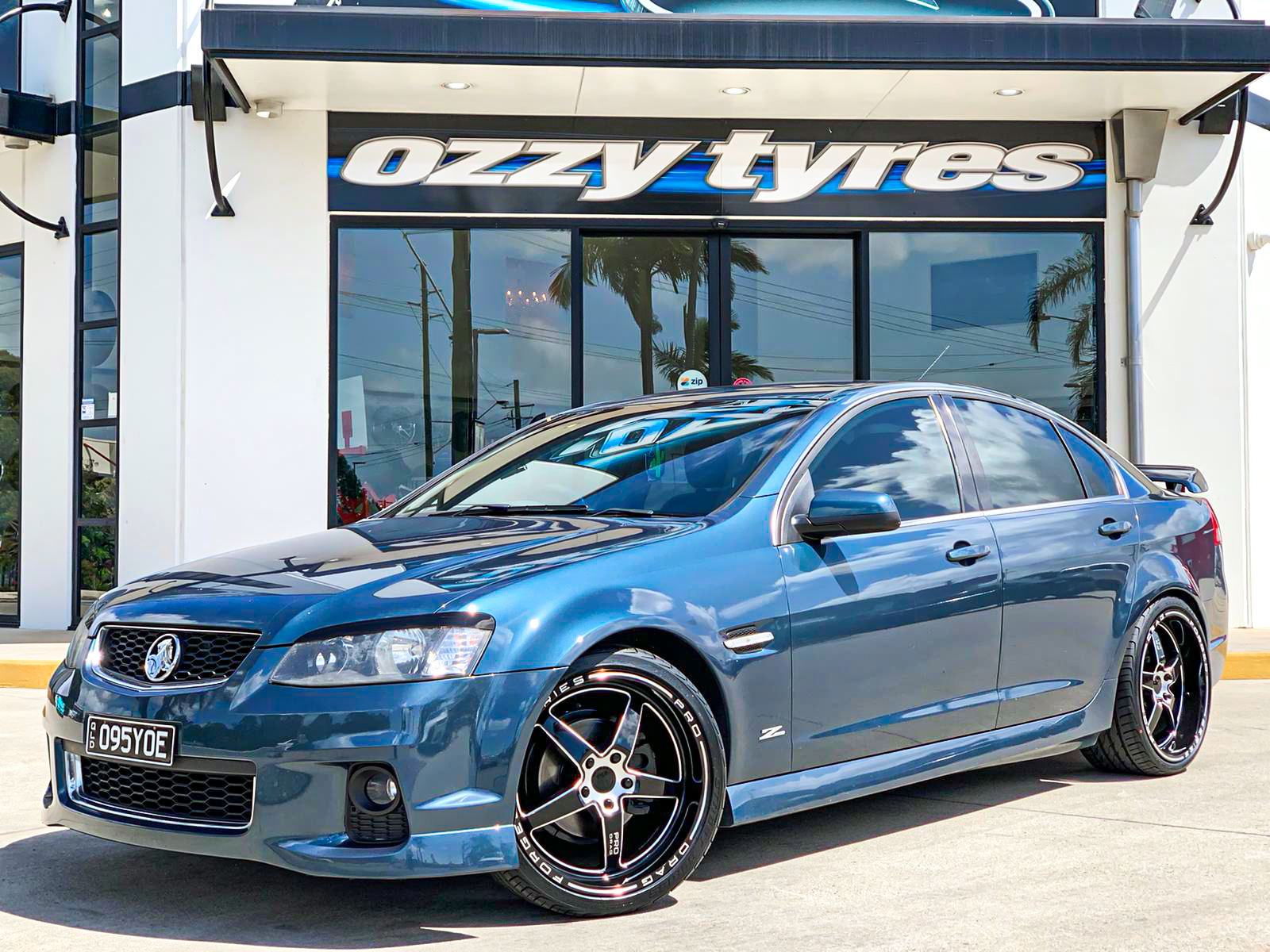 HOLDEN COMMODORE PRO DRAG PD1 BLACK LIP #2213