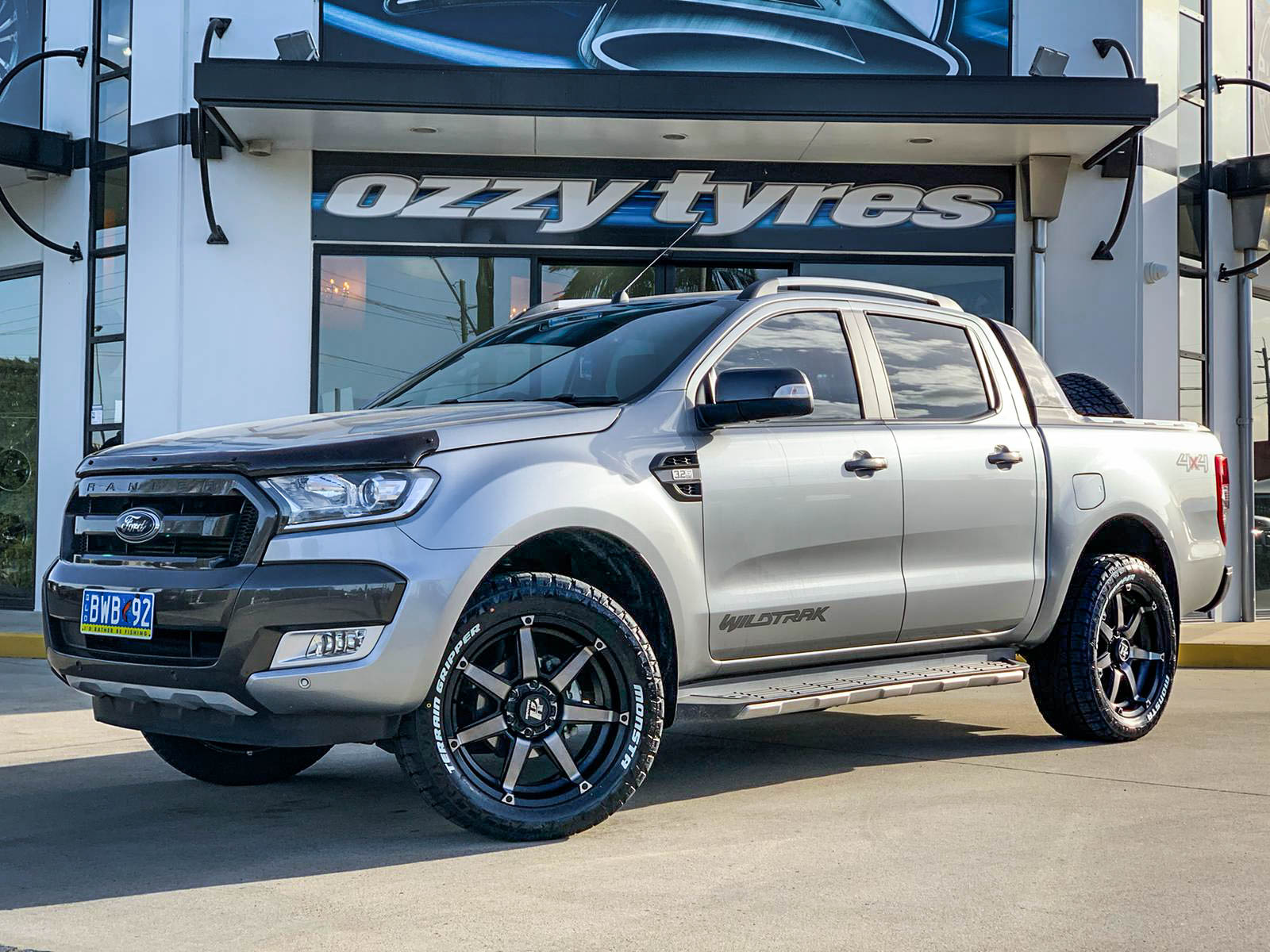 FORD RANGER HUSSLA BATTLE MATTE BLACK DARK TINT #2395