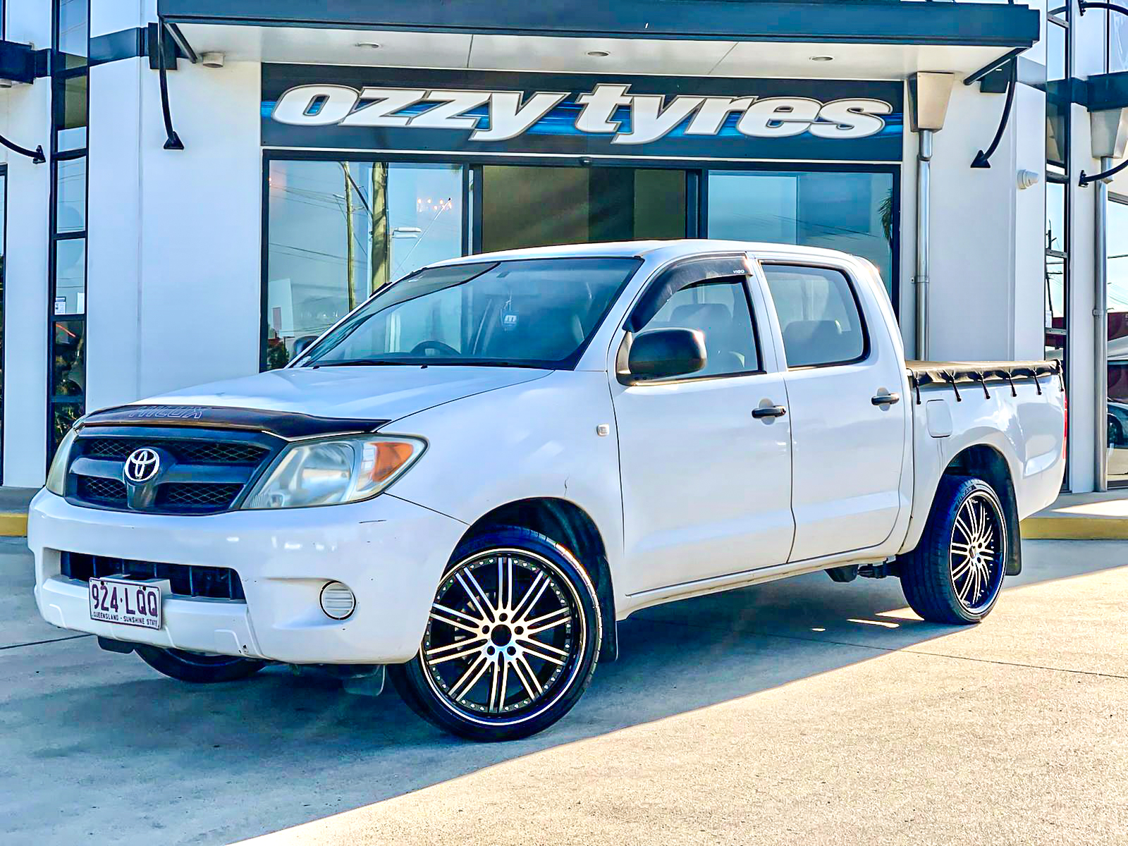 TOYOTA HILUX VERTINI HENNESSEY BLACK MACHINED FACE CHROME LIP Wheel #2677