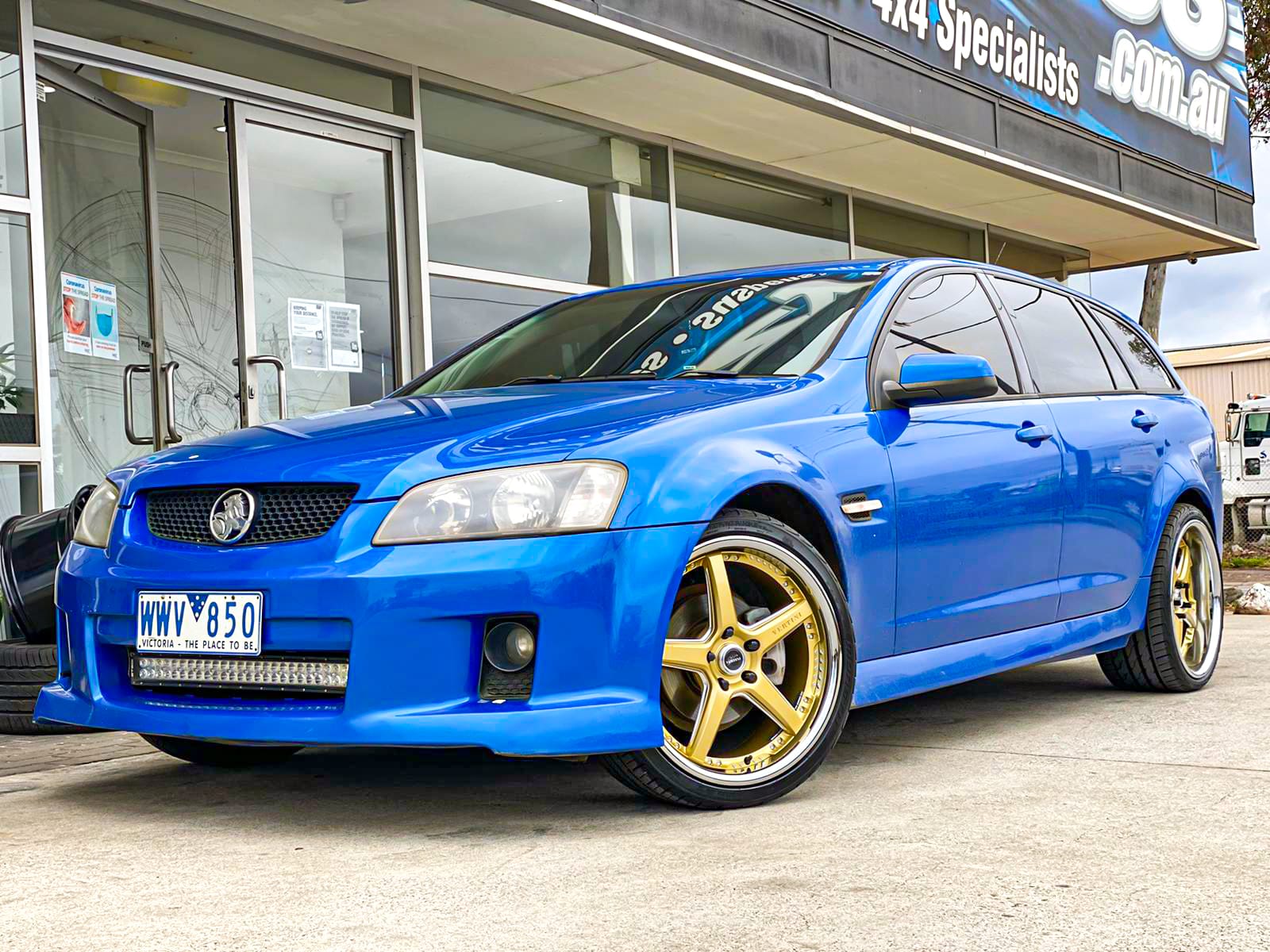 HOLDEN COMMODORE VERTINI DRIFT GOLD CHROME LIP #2724