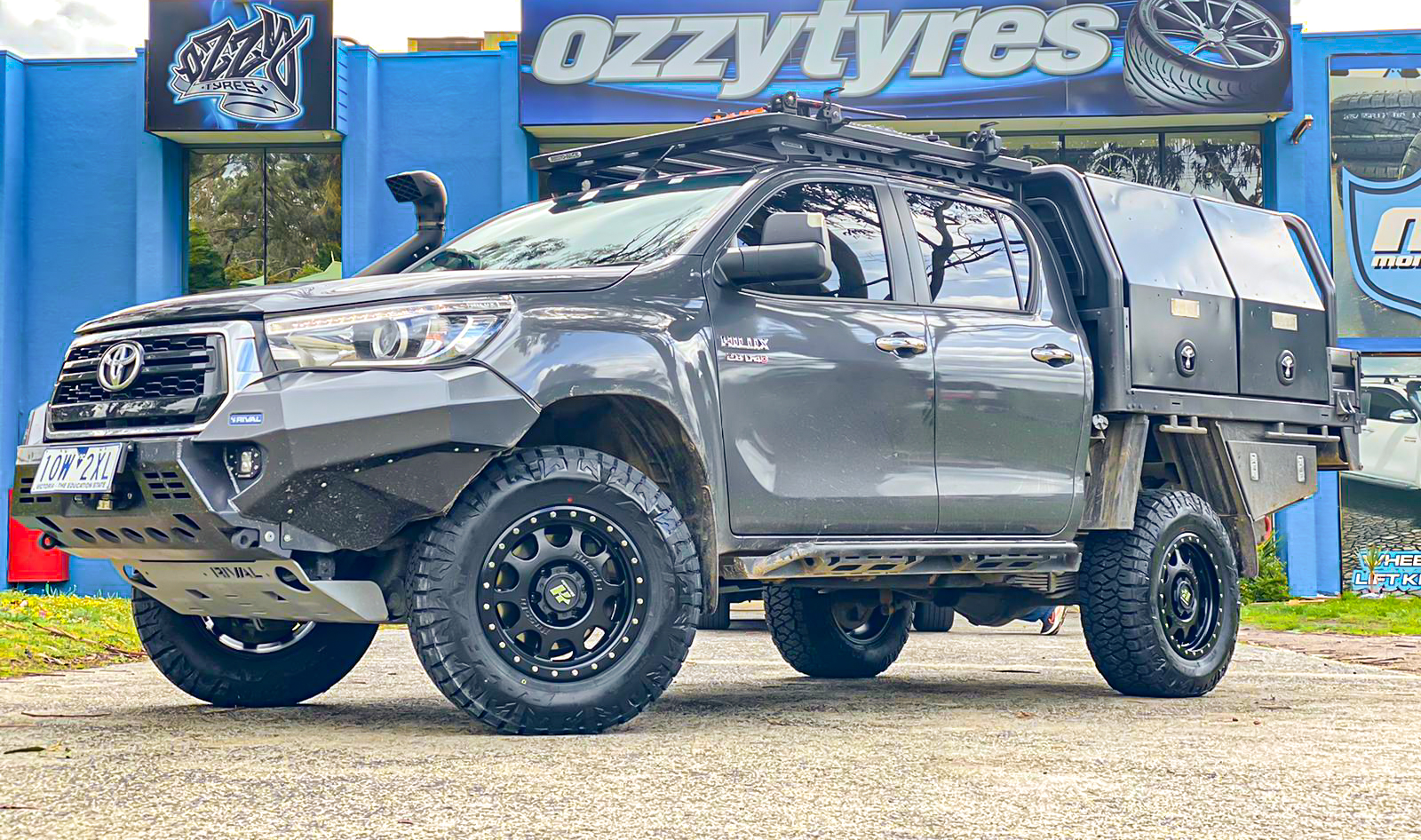TOYOTA HILUX HUSSLA RAPTOR MATTE BLACK #3028