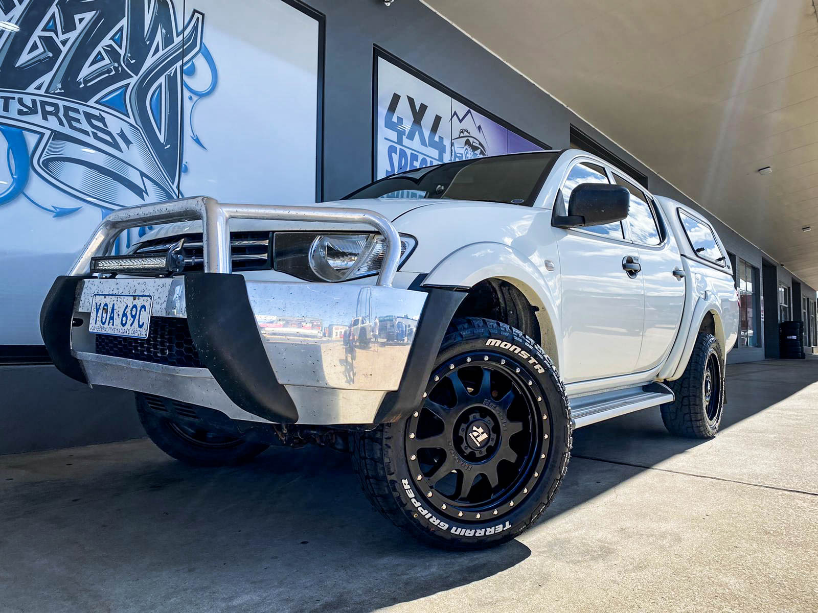 MITSUBISHI TRITON HUSSLA RAPTOR MATTE BLACK #3213