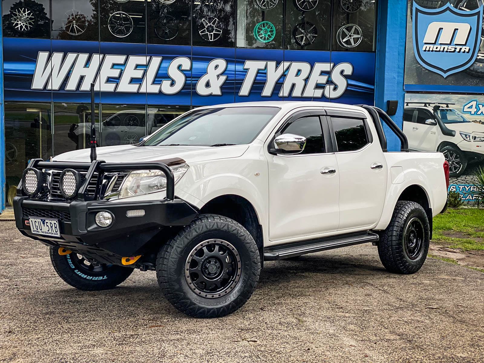 NISSAN NAVARA HUSSLA RAPTOR MATTE BLACK DARK TINT LIP BLACK BOLTS #3236