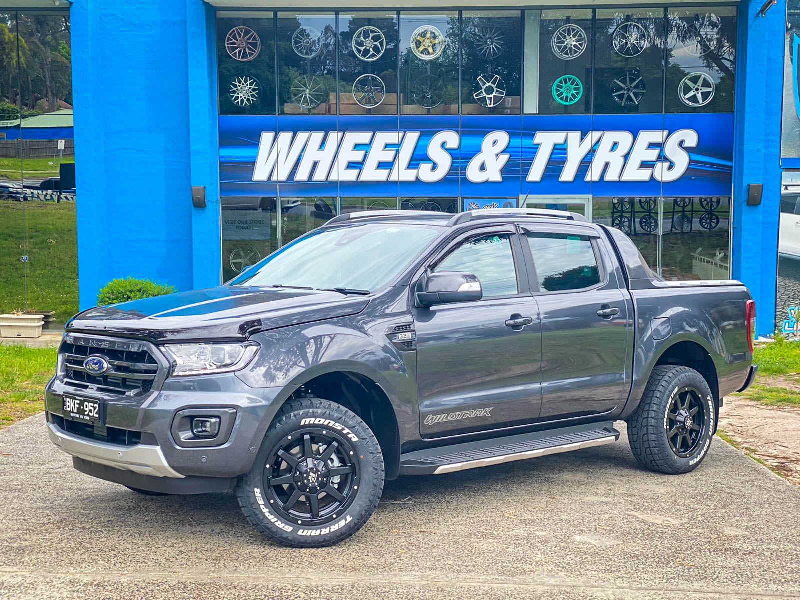 Ford ranger hussla stealth matte black #3446