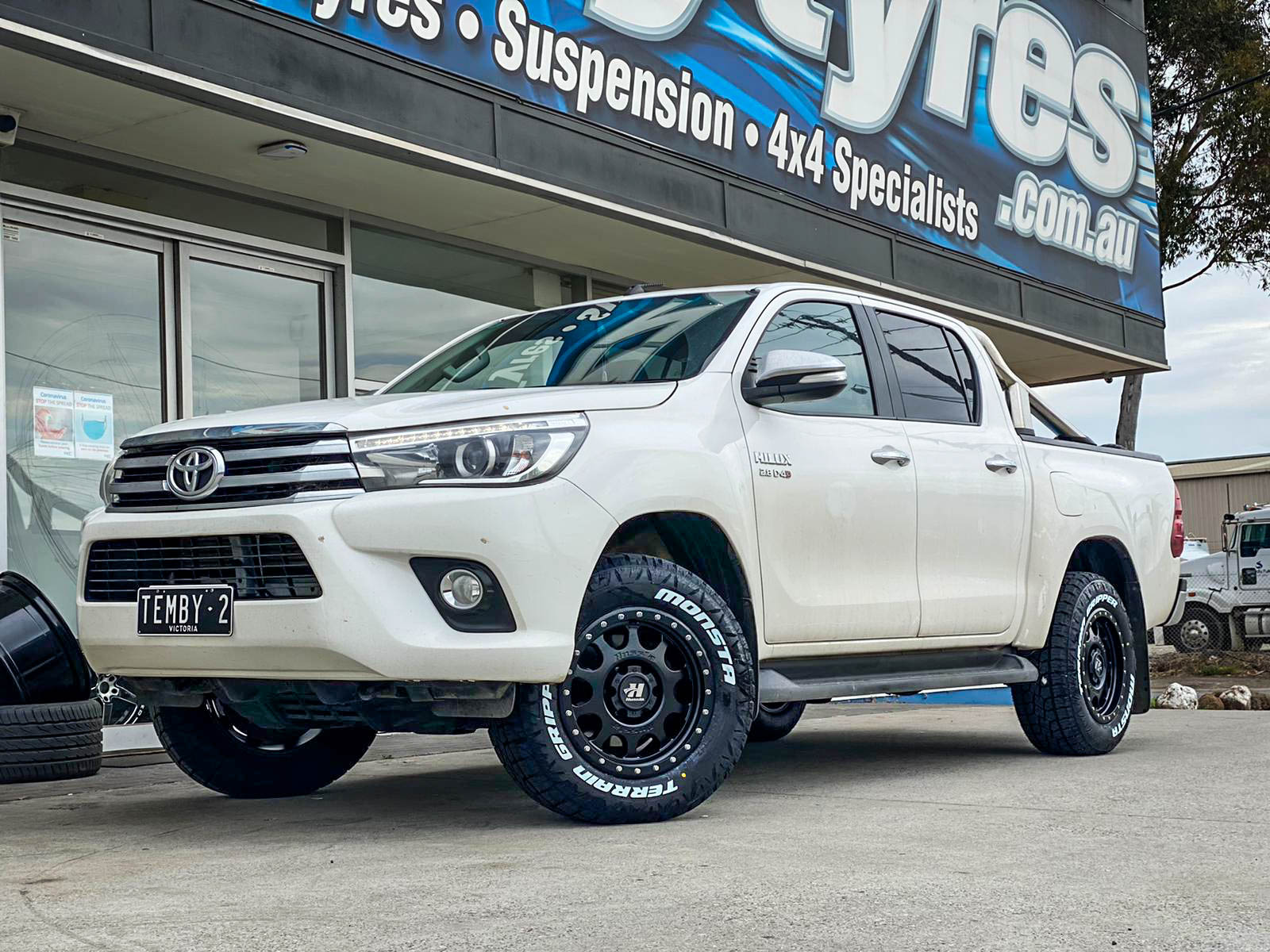 TOYOTA HILUX HUSSLA RAPTOR MATTE BLACK #3485