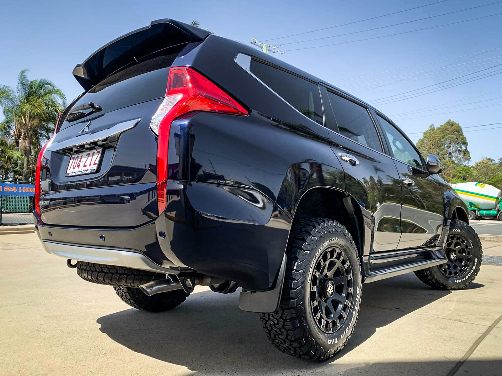 Pajero Sport Black Modifikasi