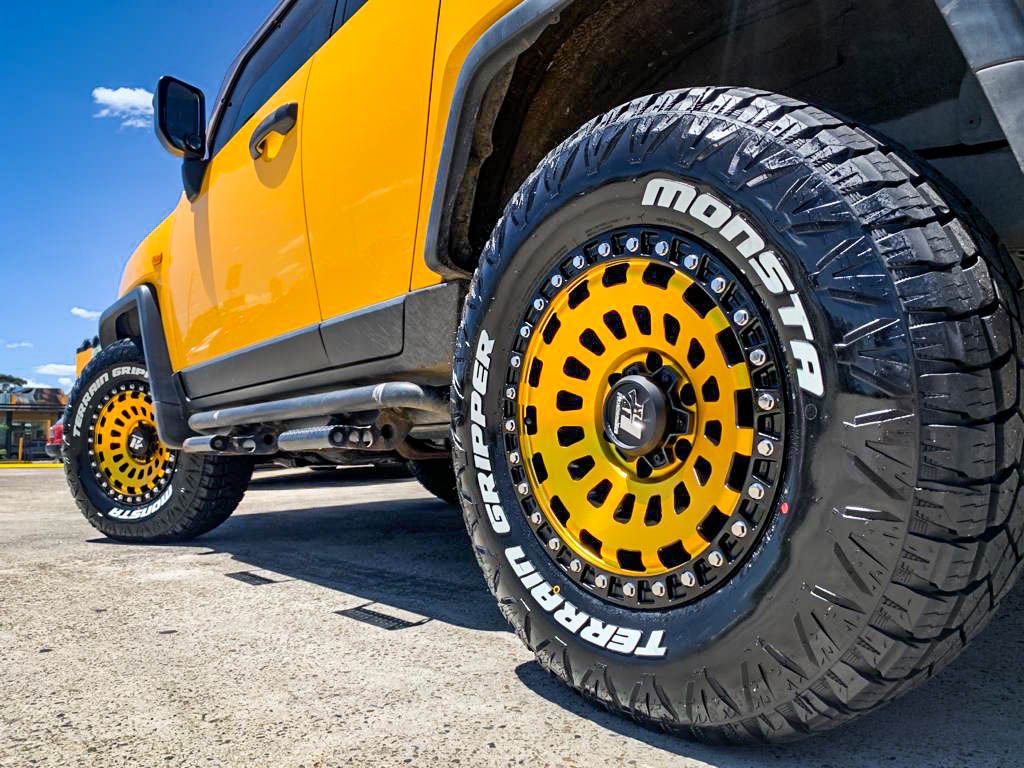 Toyota fj cruiser hussla strikeforce candy yellow #4420