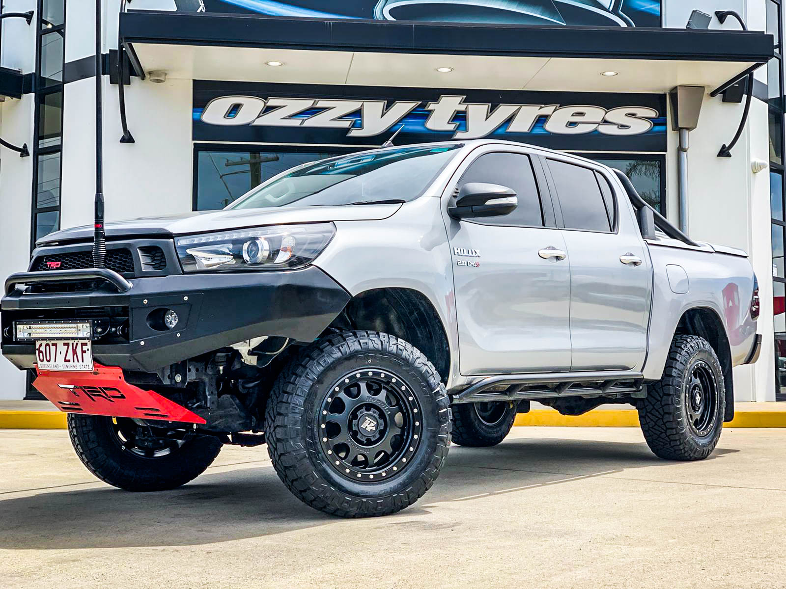 Toyota hilux hussla raptor matte black #4426