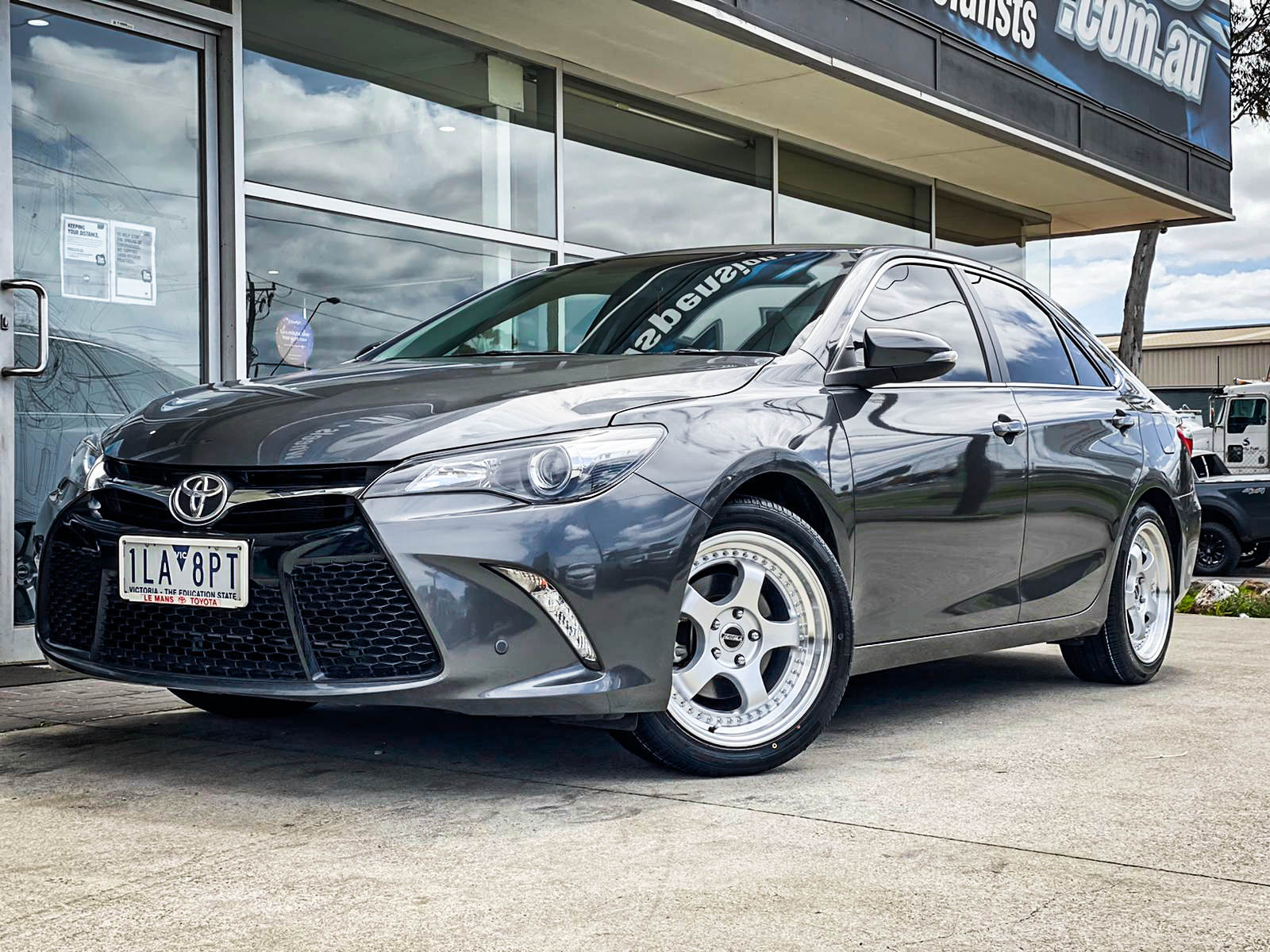 TOYOTA CAMRY HUSSLA ZEN BRIGHT SILVER POLISHED LIP #4583