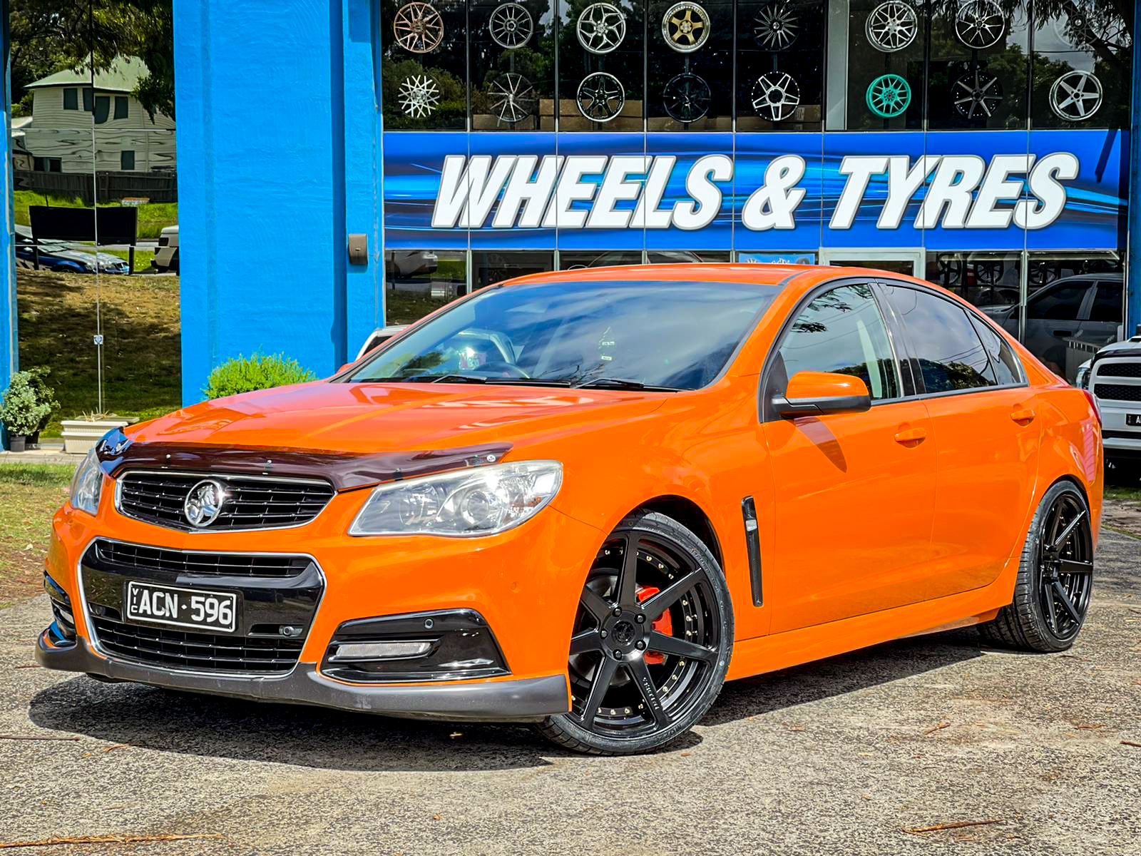 HOLDEN COMMODORE VERTINI DYNASTY SATIN BLACK GOLD BOLTS #4871