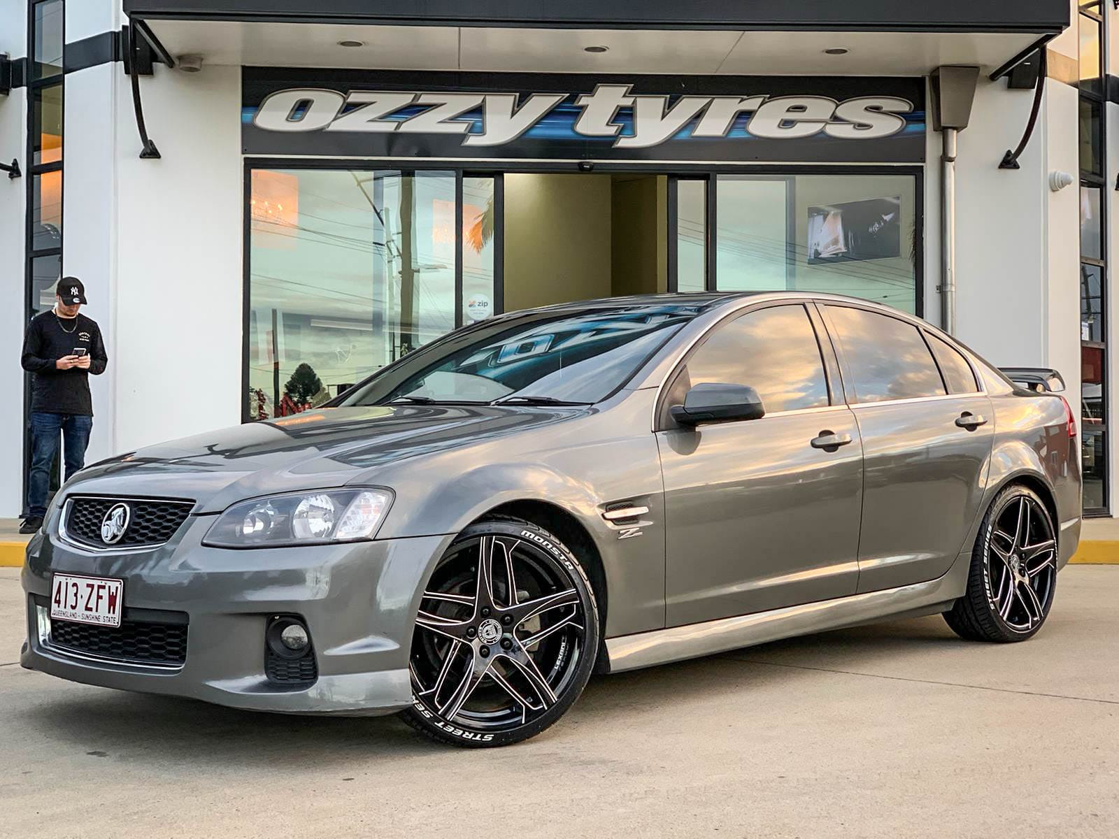 Holden commodore lexani bavaria gloss black milled accents #505