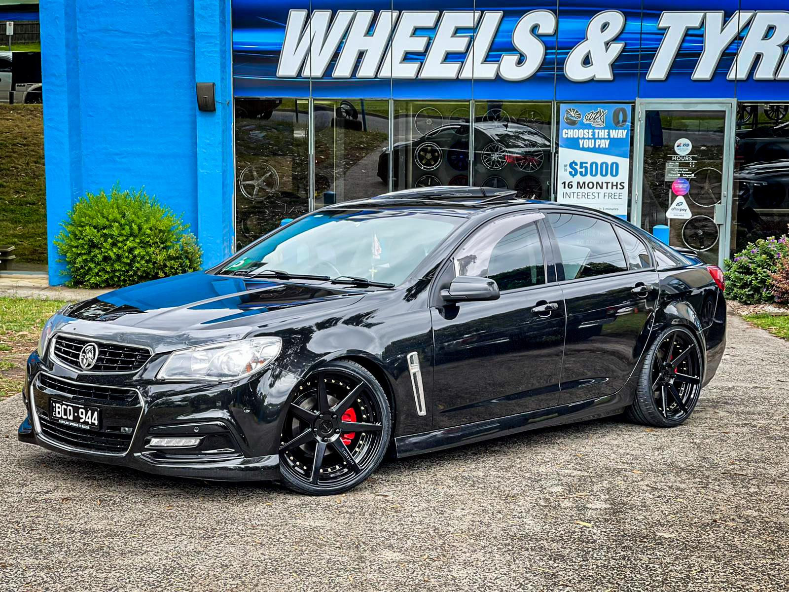 HOLDEN COMMODORE VERTINI DYNASTY SATIN BLACK GOLD BOLTS #5147