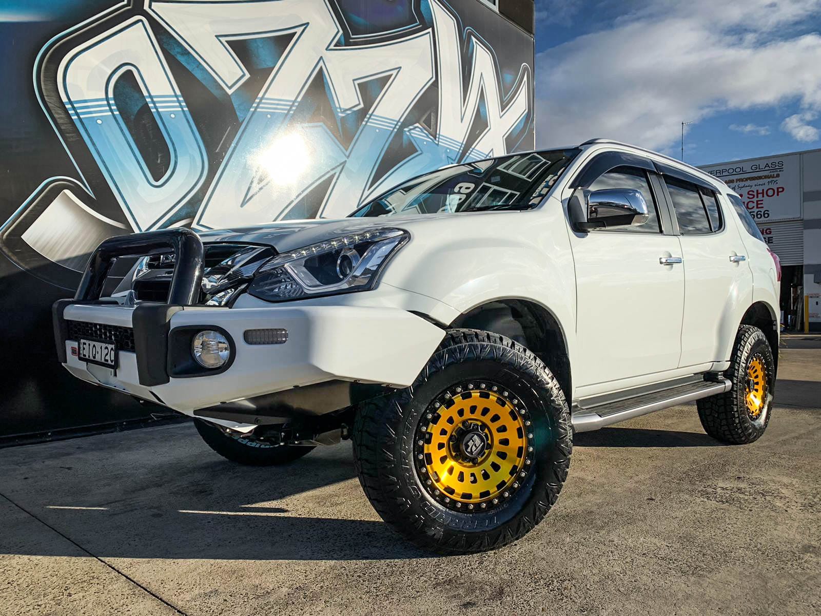 Isuzu mu-x hussla strikeforce candy yellow #521