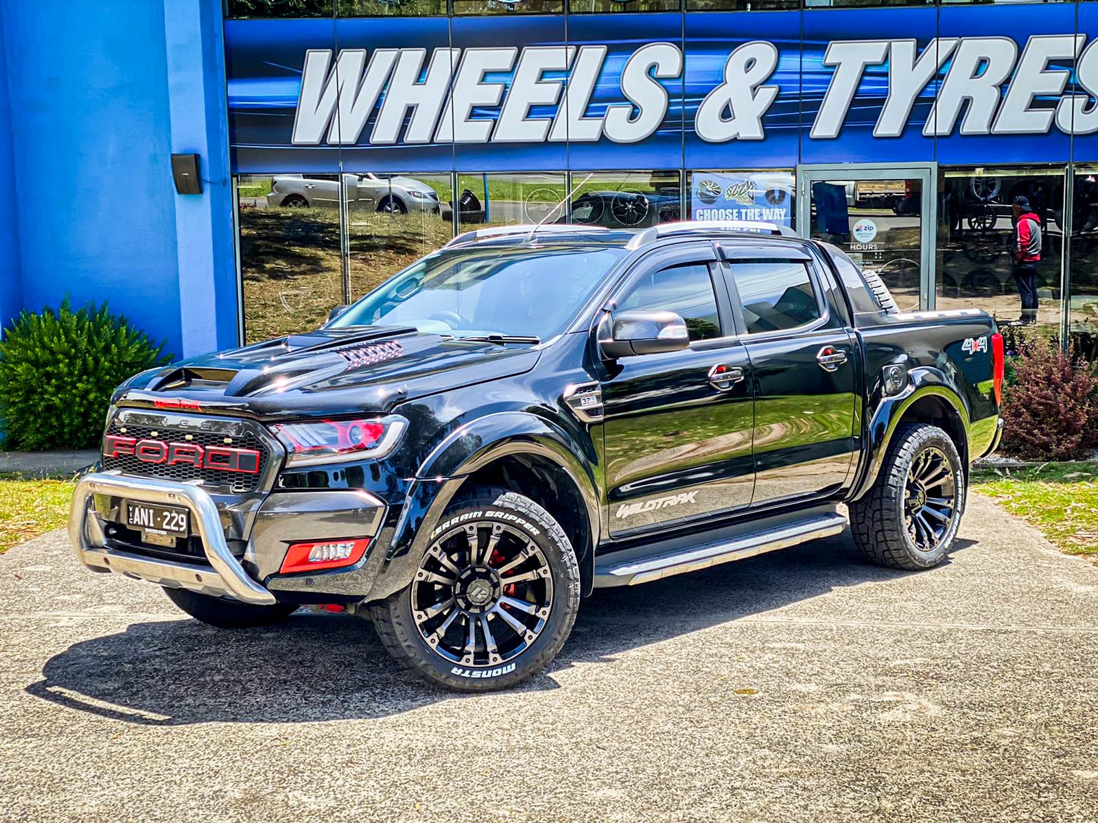 Ford ranger hussla ambush gloss black dark tint face #5447