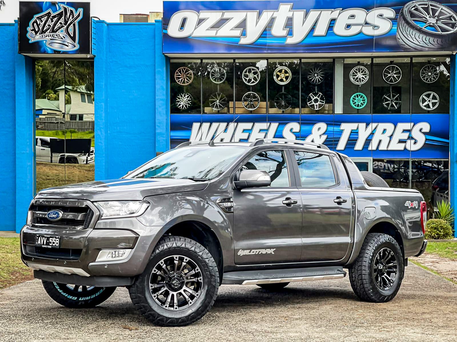 Ford ranger hussla ambush gloss black dark tint face #5549
