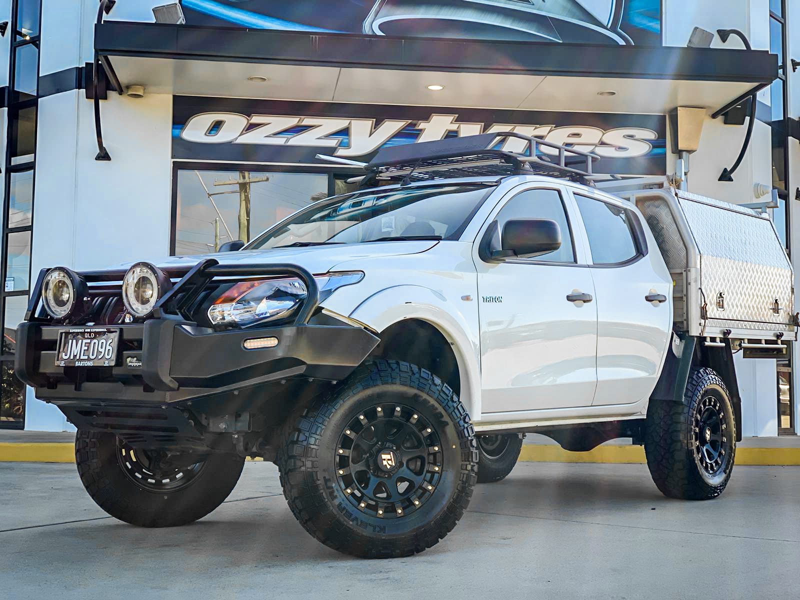 MITSUBISHI TRITON HUSSLA TAKE OVER MATTE BLACK CHROME BOLTS #5572