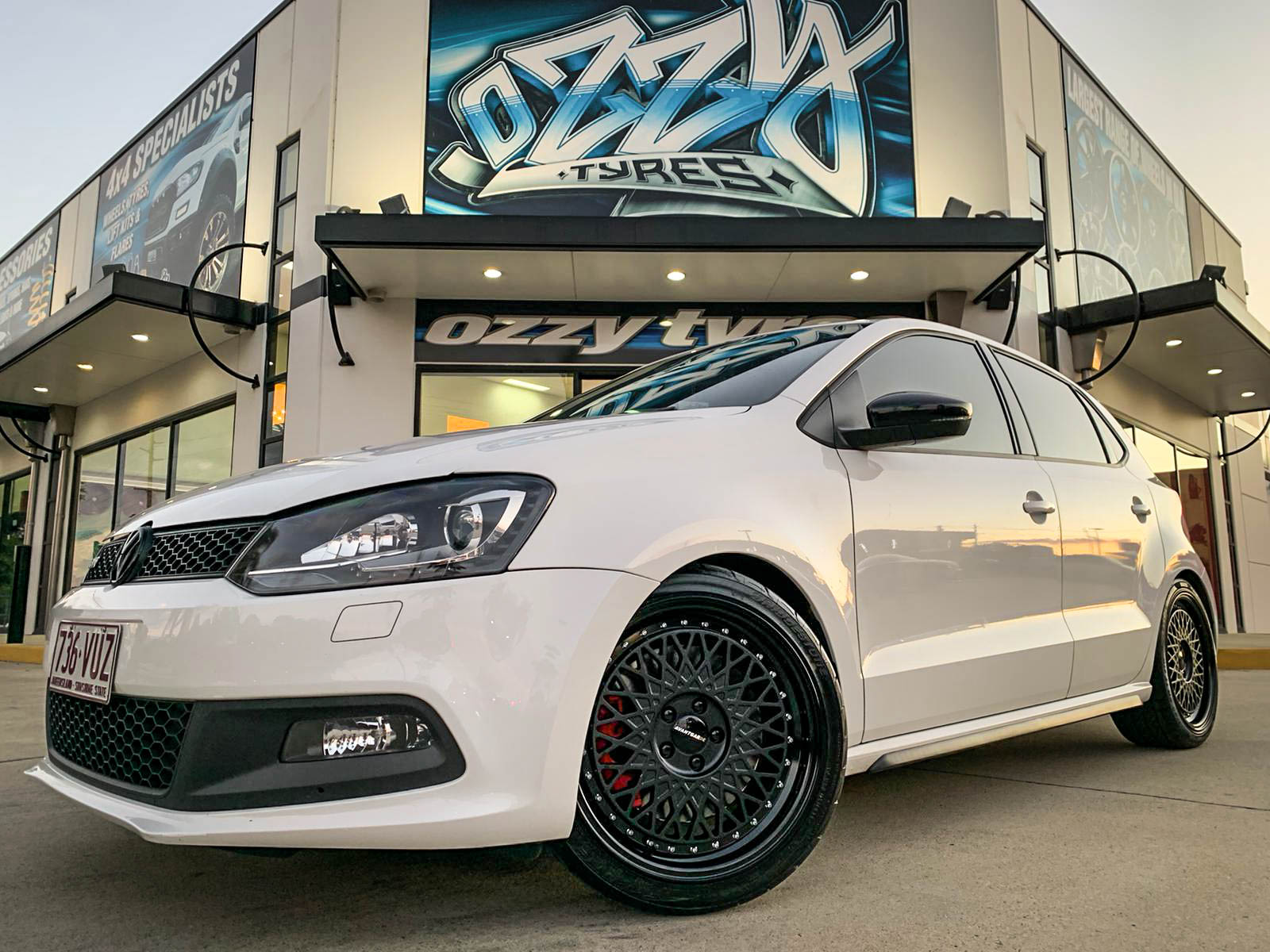 Volkswagen golf avant garde m220 matte black gloss black lip #624